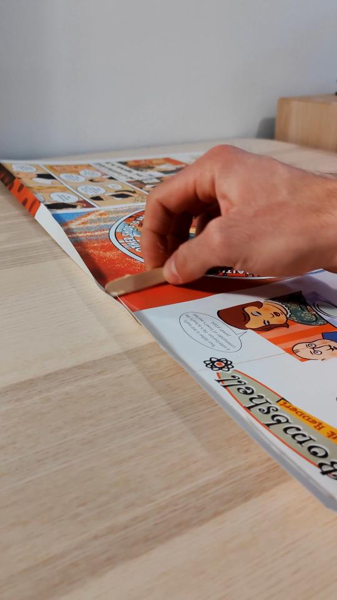 Easy Gift Bag Made of Comic Books : 8 Steps (with Pictures) - Instructables