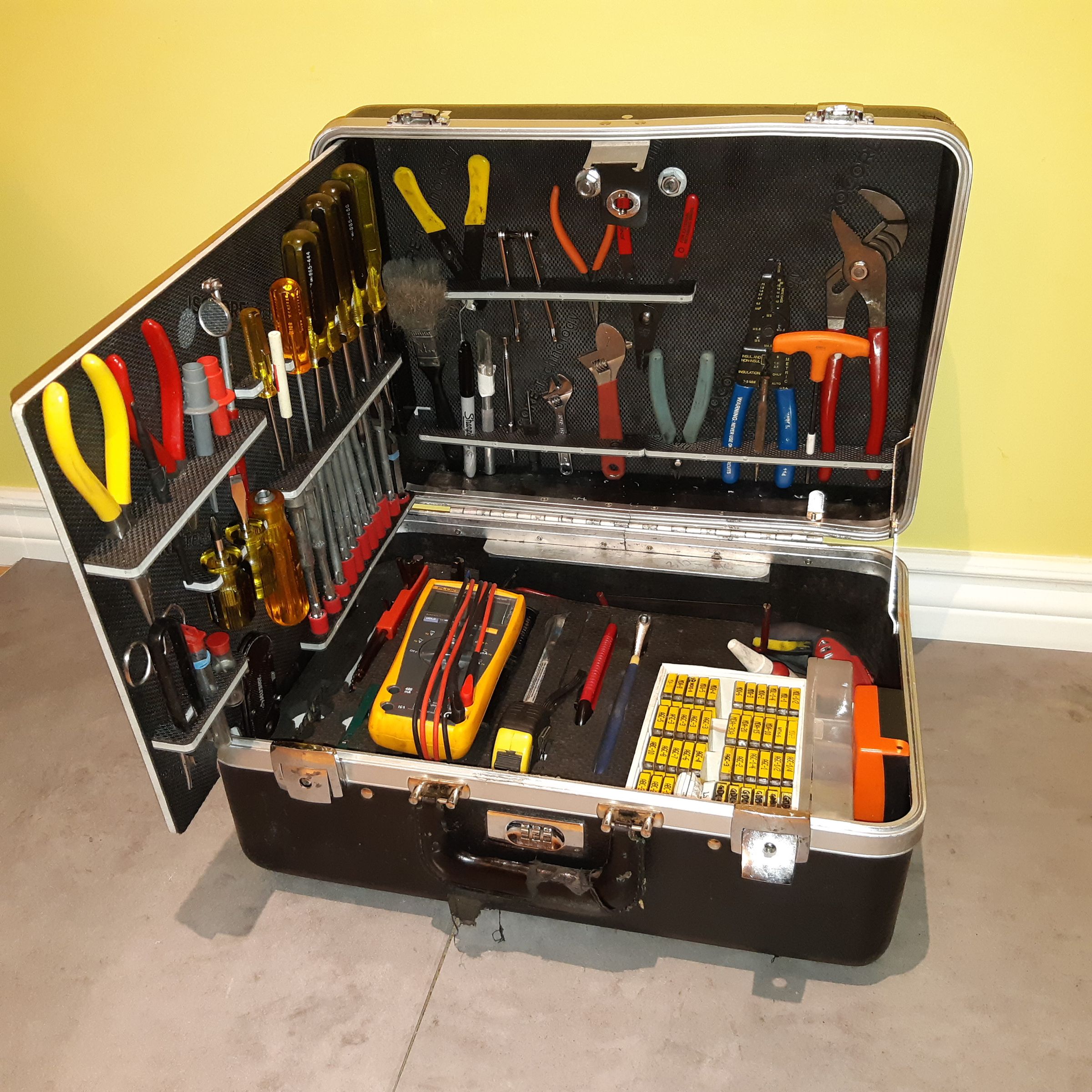 Screwdriver and Plier Tool Holder Pockets Cut on CNC : 4 Steps (with ...