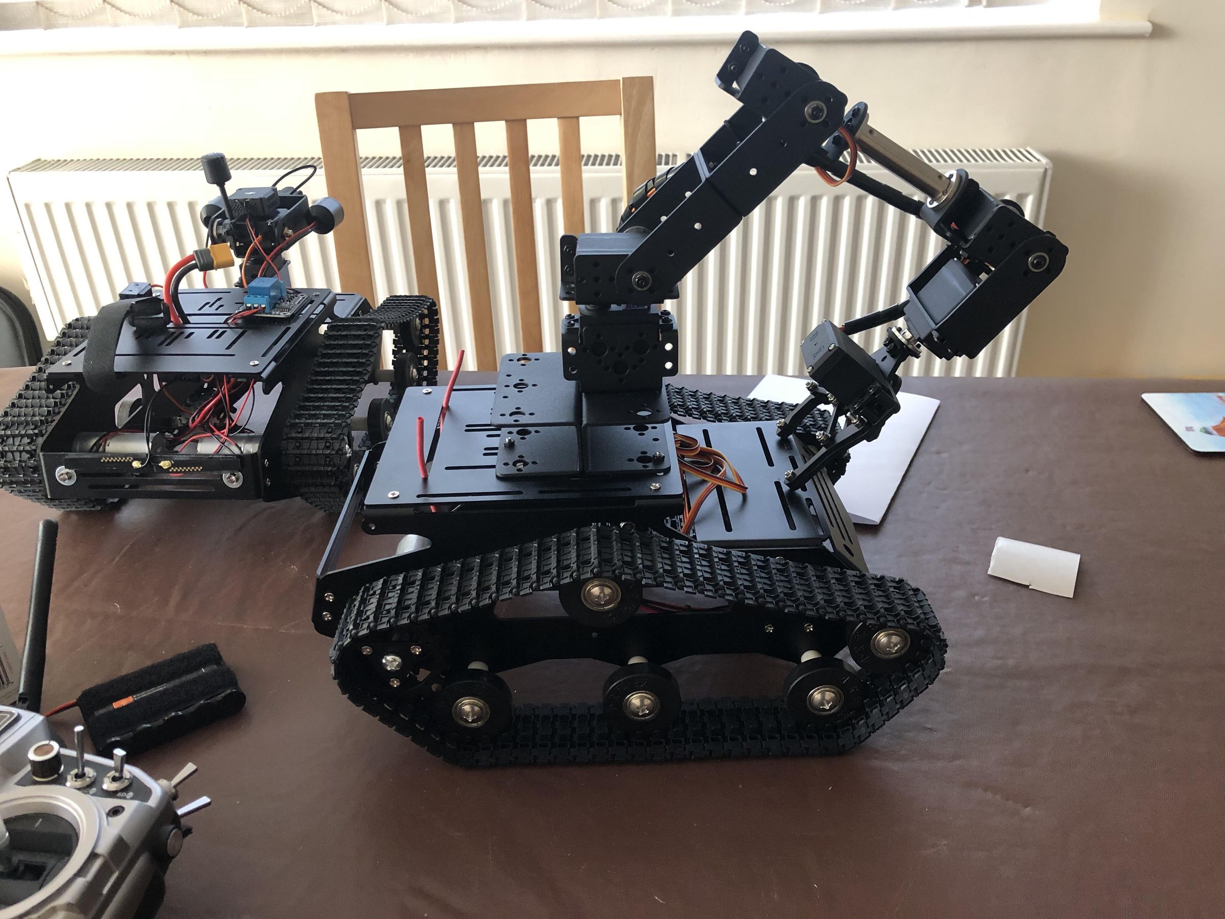 Radio Controlled YueWalker Tracked Chassis With Robot Arm - Instructables