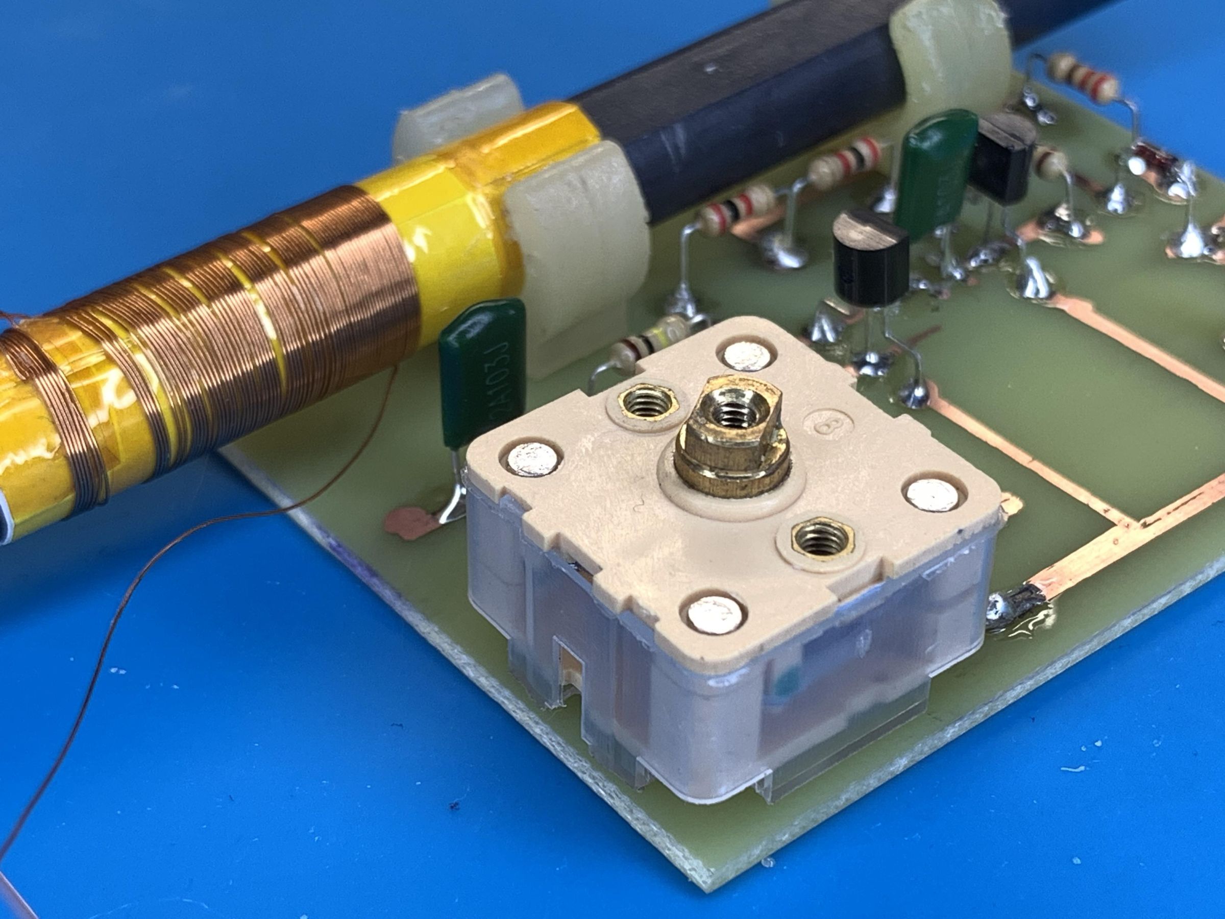 Make a Simple AM Radio : 4 Steps - Instructables