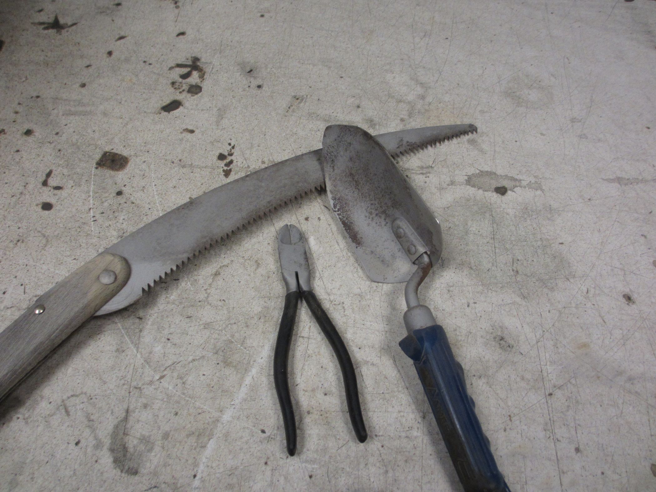 Sand Blasting the Rust Away on Garden Tools : 5 Steps (with Pictures ...