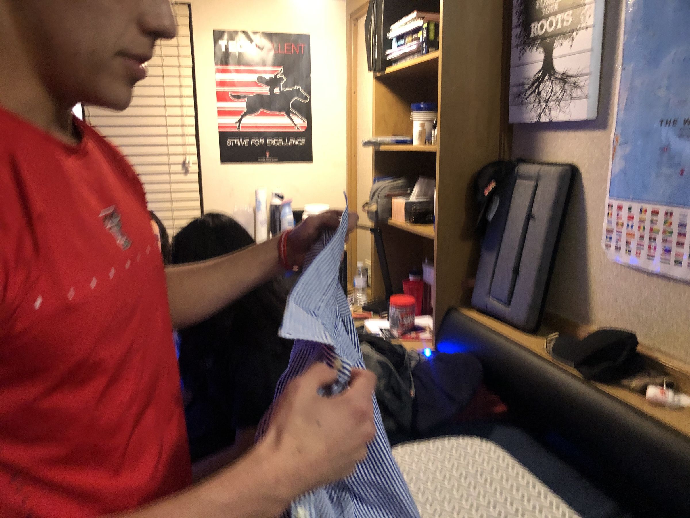 How to Iron a Button-up Shirt : 10 Steps - Instructables