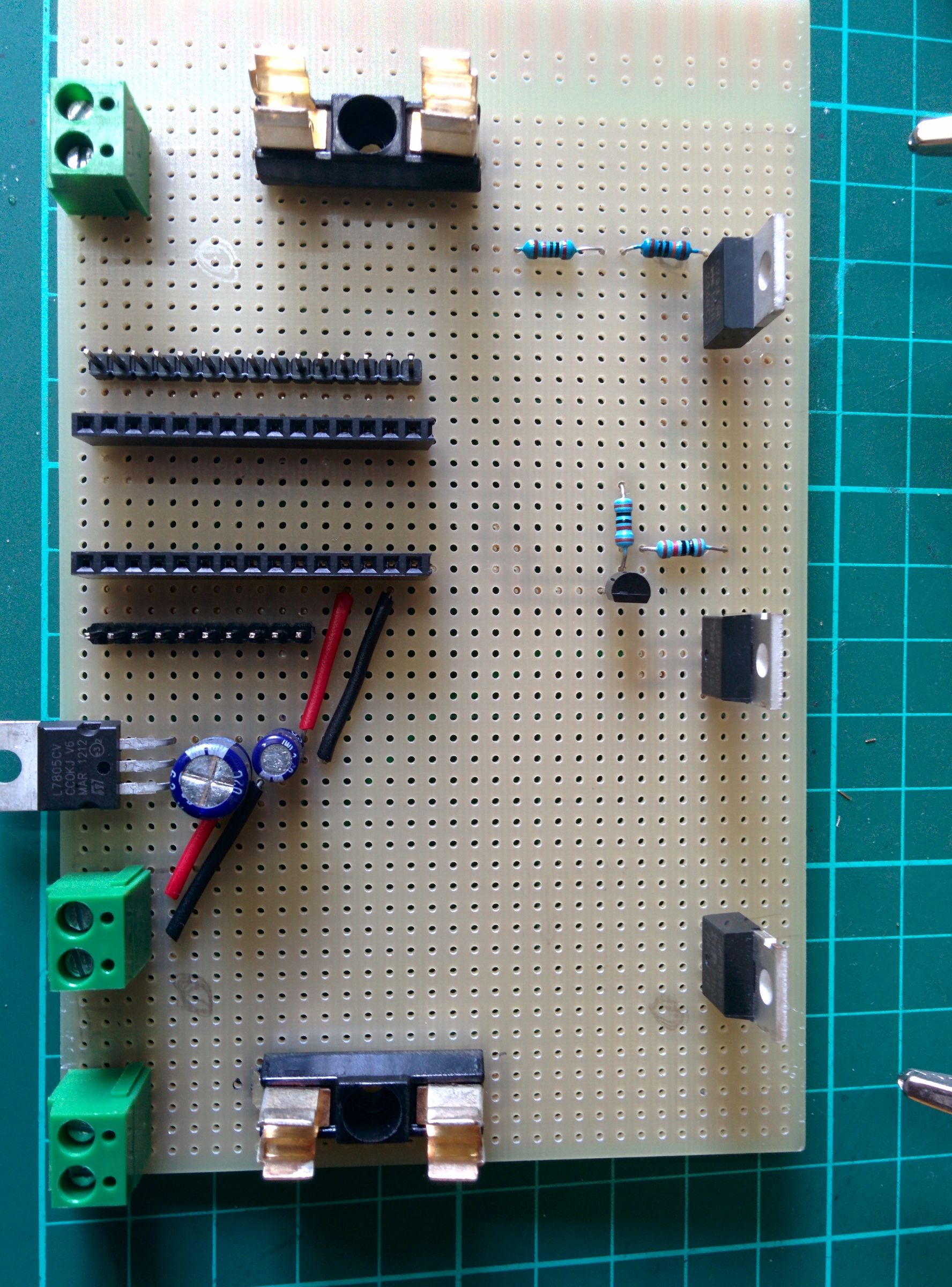 ARDUINO SOLAR CHARGE CONTROLLER ( Version 2.0) : 26 Steps (with ...