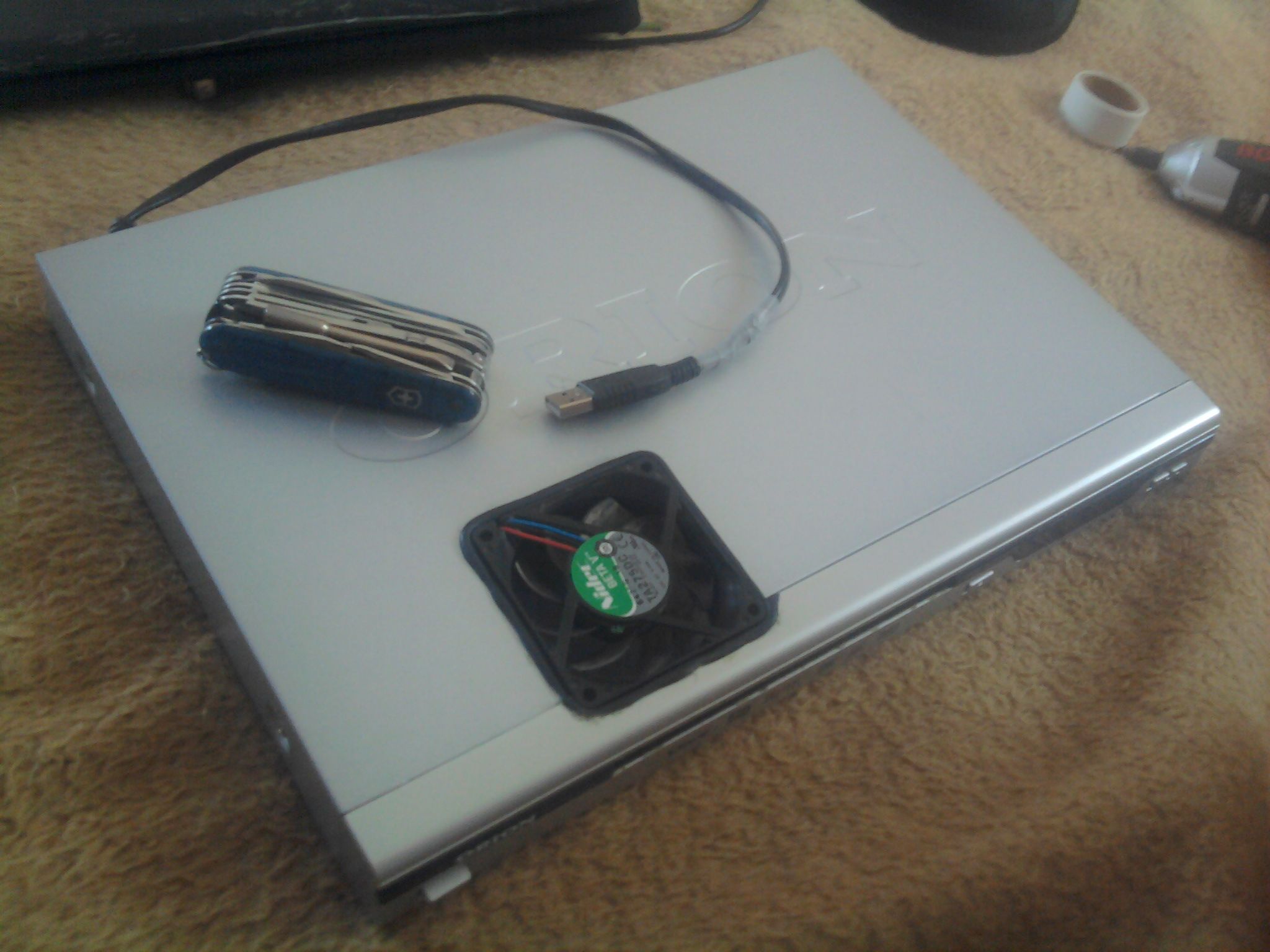 Laptop Cooler From Old DVD Player : 4 Steps - Instructables
