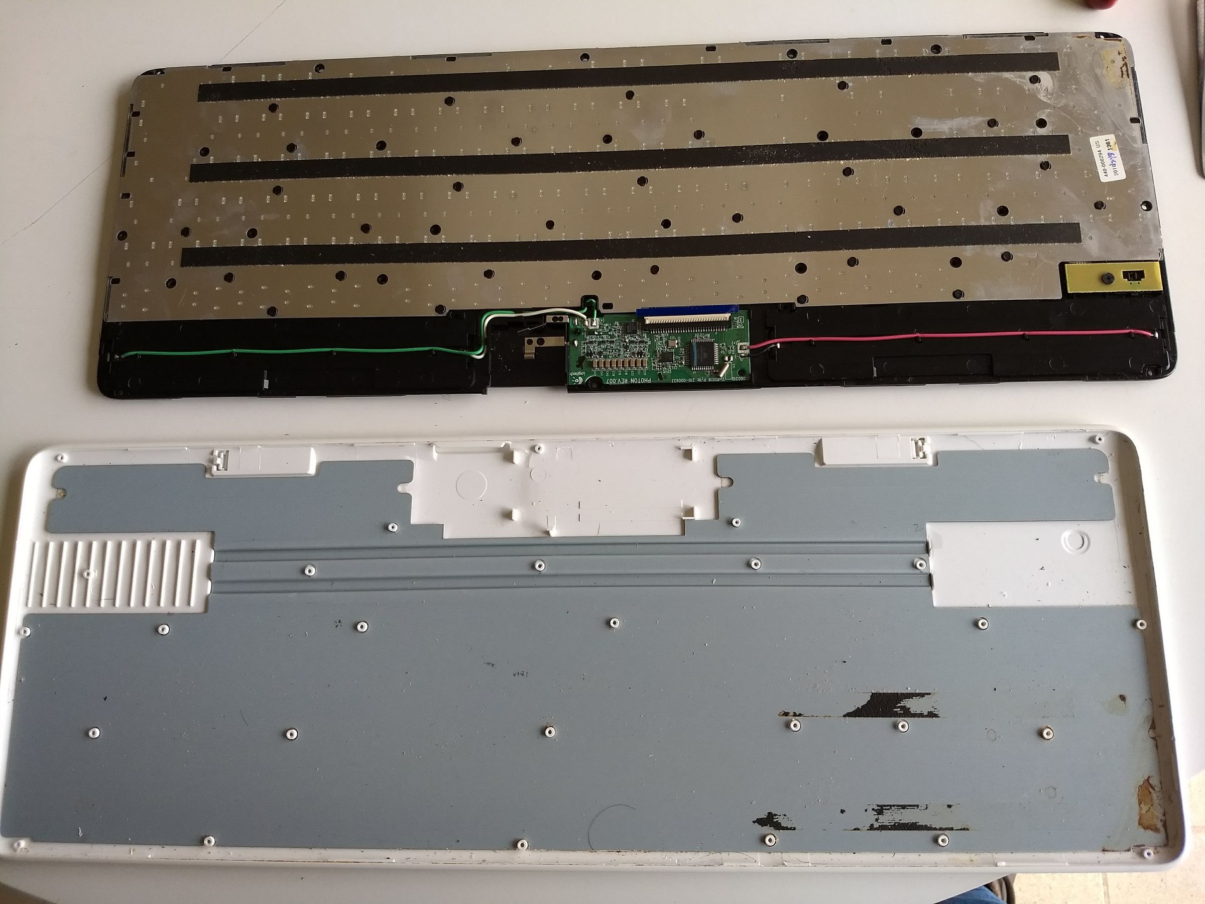 Logitech K750 Solar Keyboard Disassembly : 6 Steps - Instructables