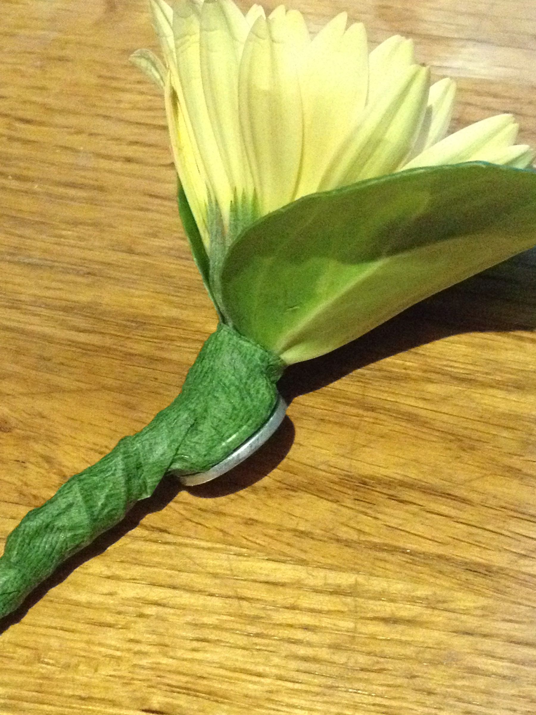 Easy Flower Corsages (Using Magnets) : 6 Steps - Instructables