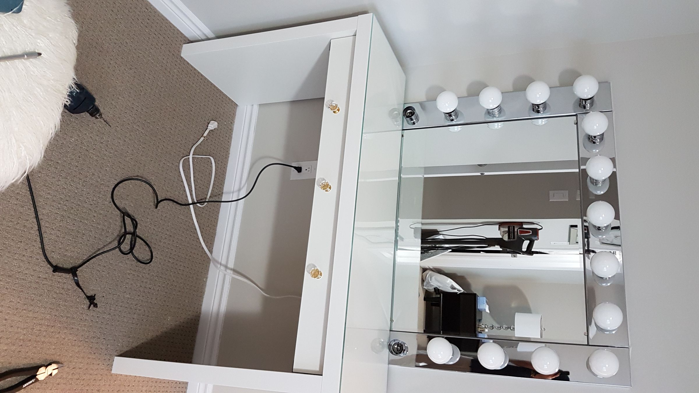 VANITY MIRROR WITH DESK & LIGHTS : 8 Steps (with Pictures) - Instructables