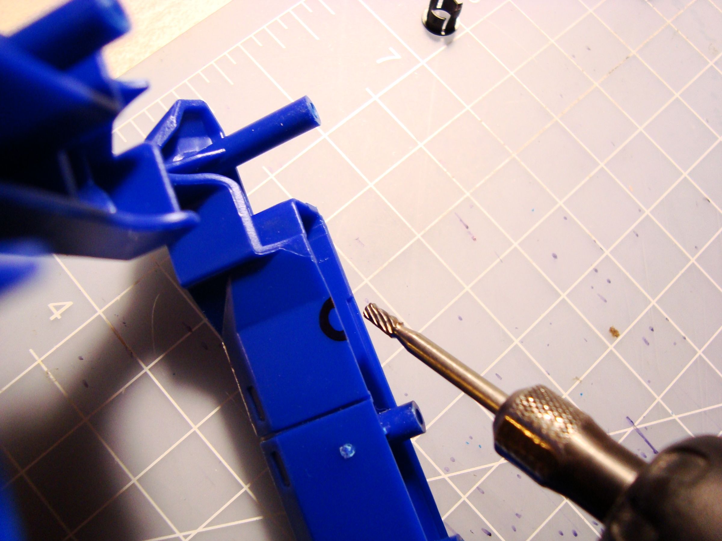 Nerf ELITE GLOW MOD: STRONGARM : 47 Steps - Instructables