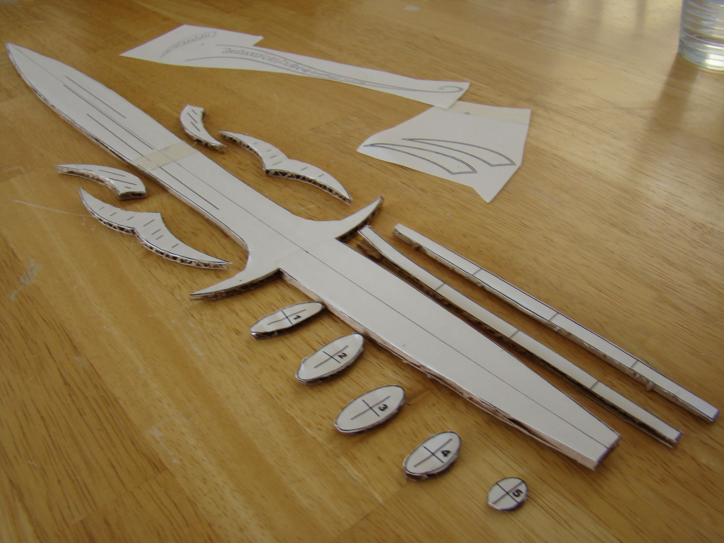 LOTR Sting Cardboard Replica : 5 Steps - Instructables