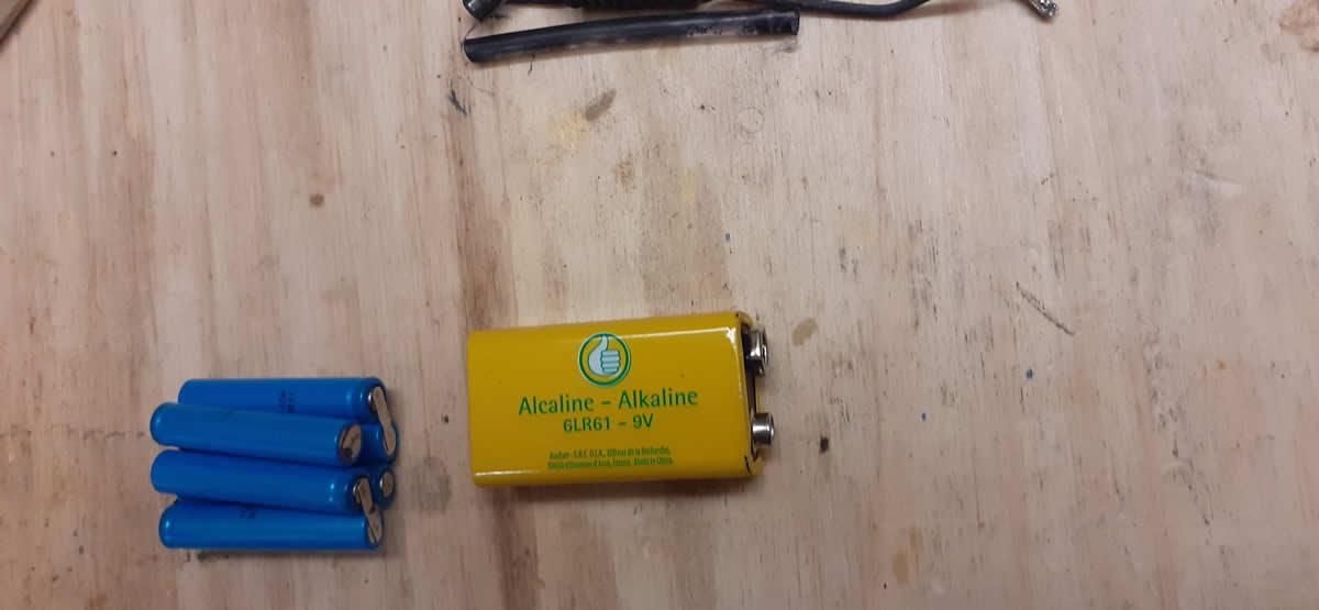 Replacing Normal Batteries With 18650 Rechargeable Batteries : 6 Steps ...