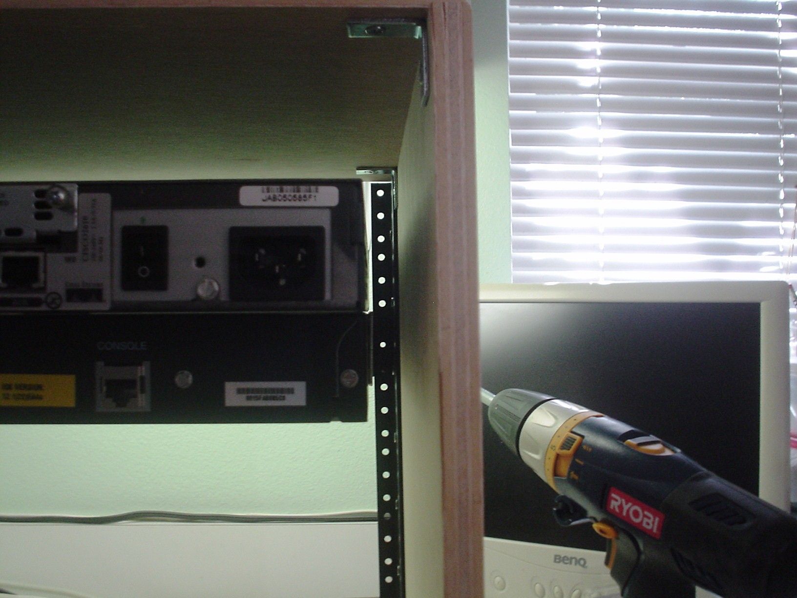 Mini Server Rack Cisco : 6 Steps - Instructables