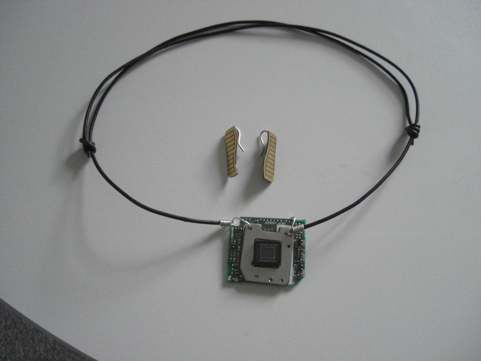 Reusing Old Camera Parts for Jewelry : 10 Steps (with Pictures ...