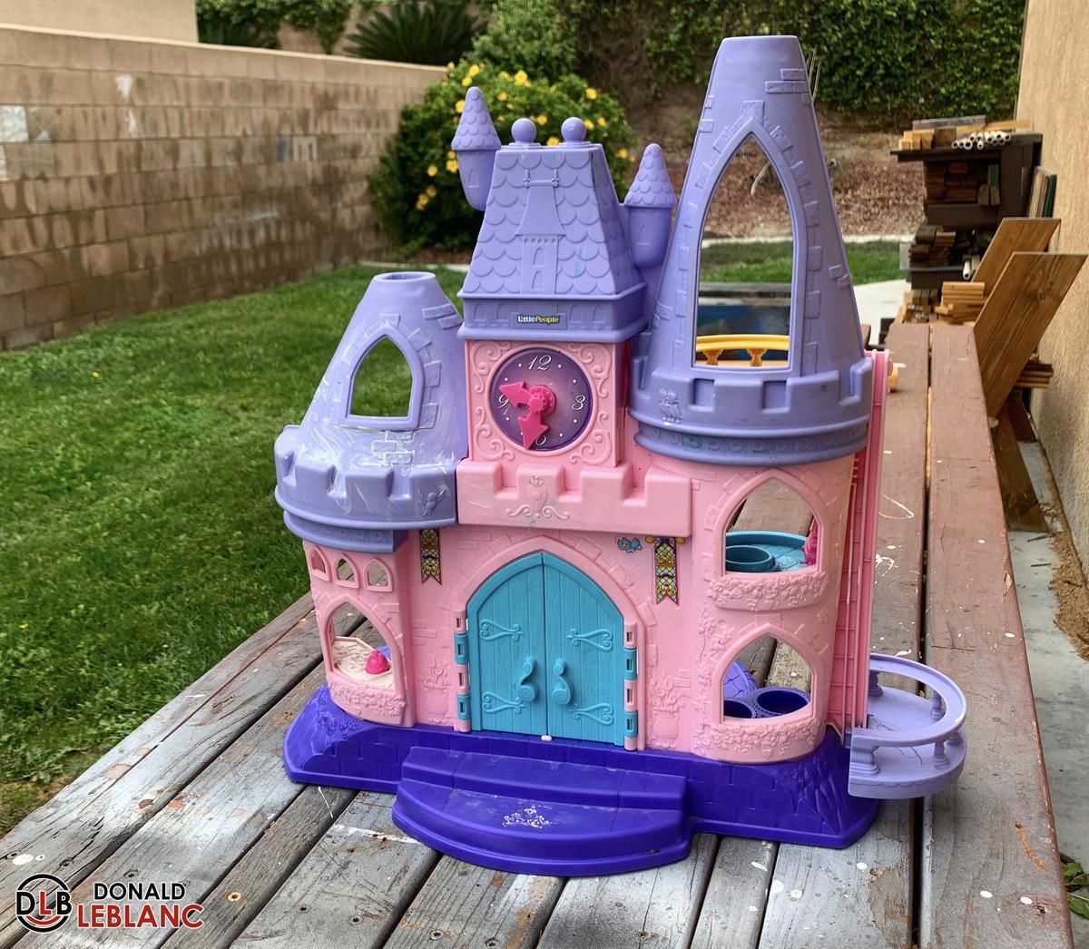 How to Make a DIY Haunted/Gothic Castle From an Old Plastic Dollhouse ...