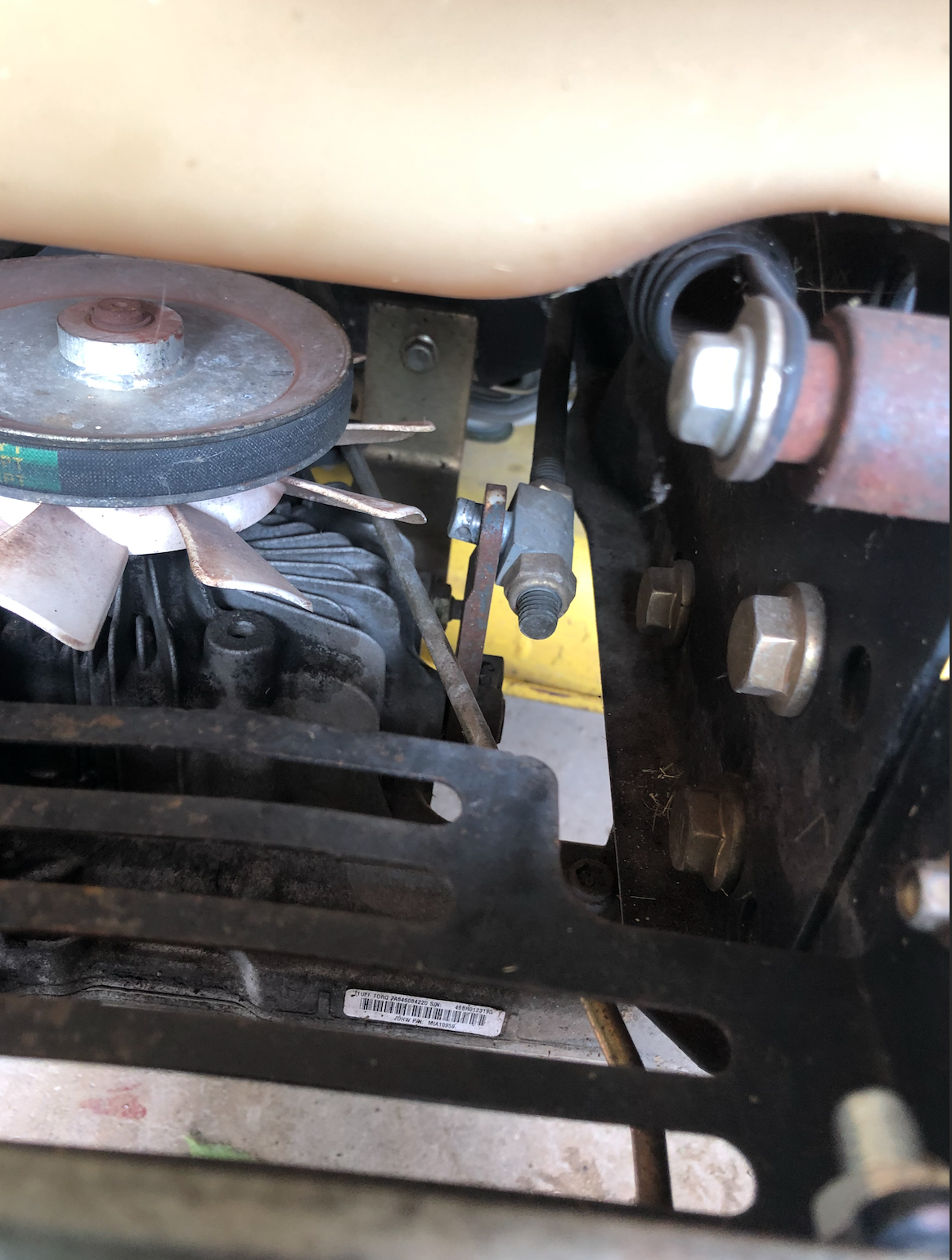 How to Replace a Hydrostatic Transmission on a Lawn Mower : 5 Steps ...