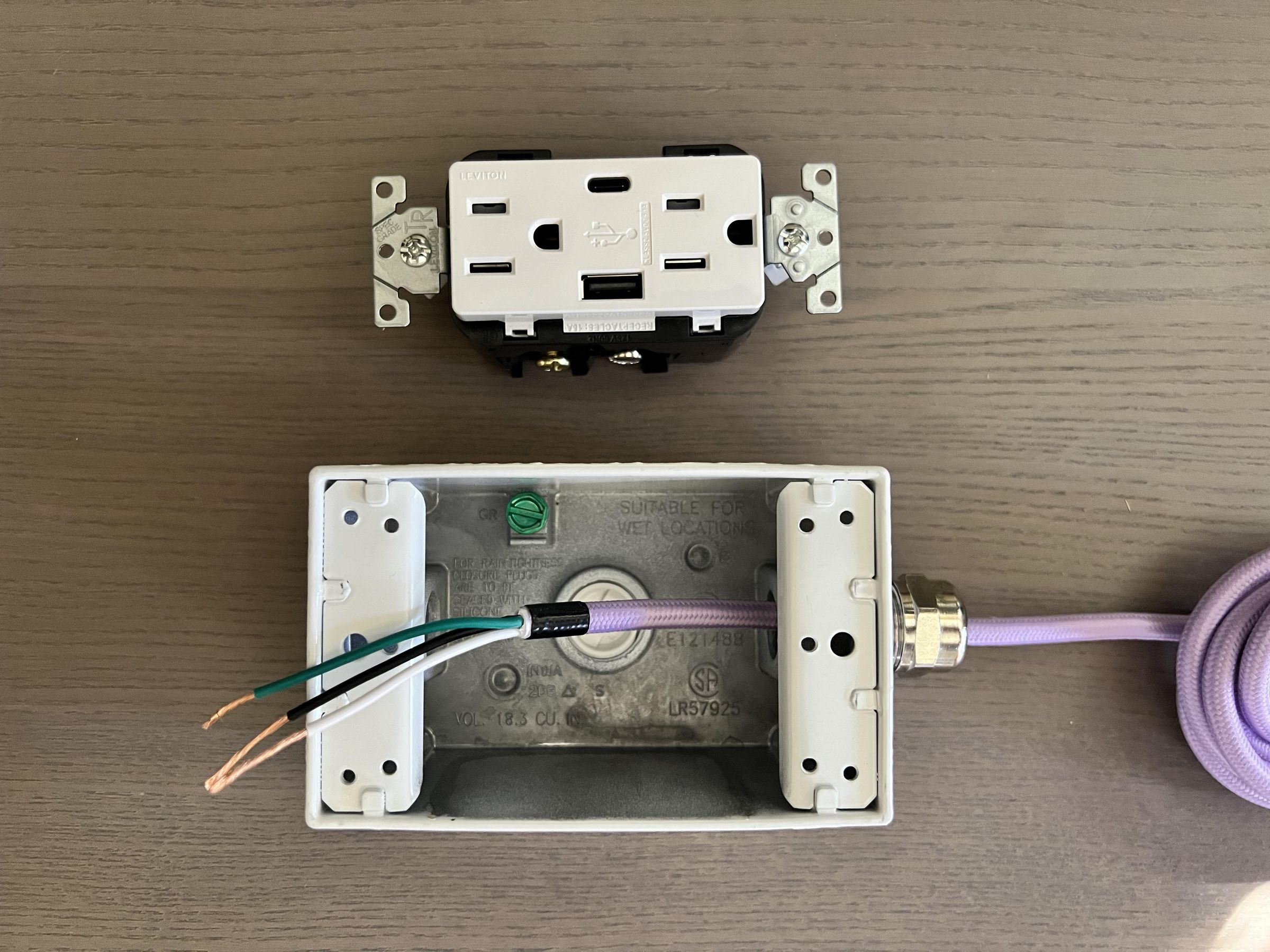 Desktop Power and USB Outlet (120v) : 7 Steps - Instructables