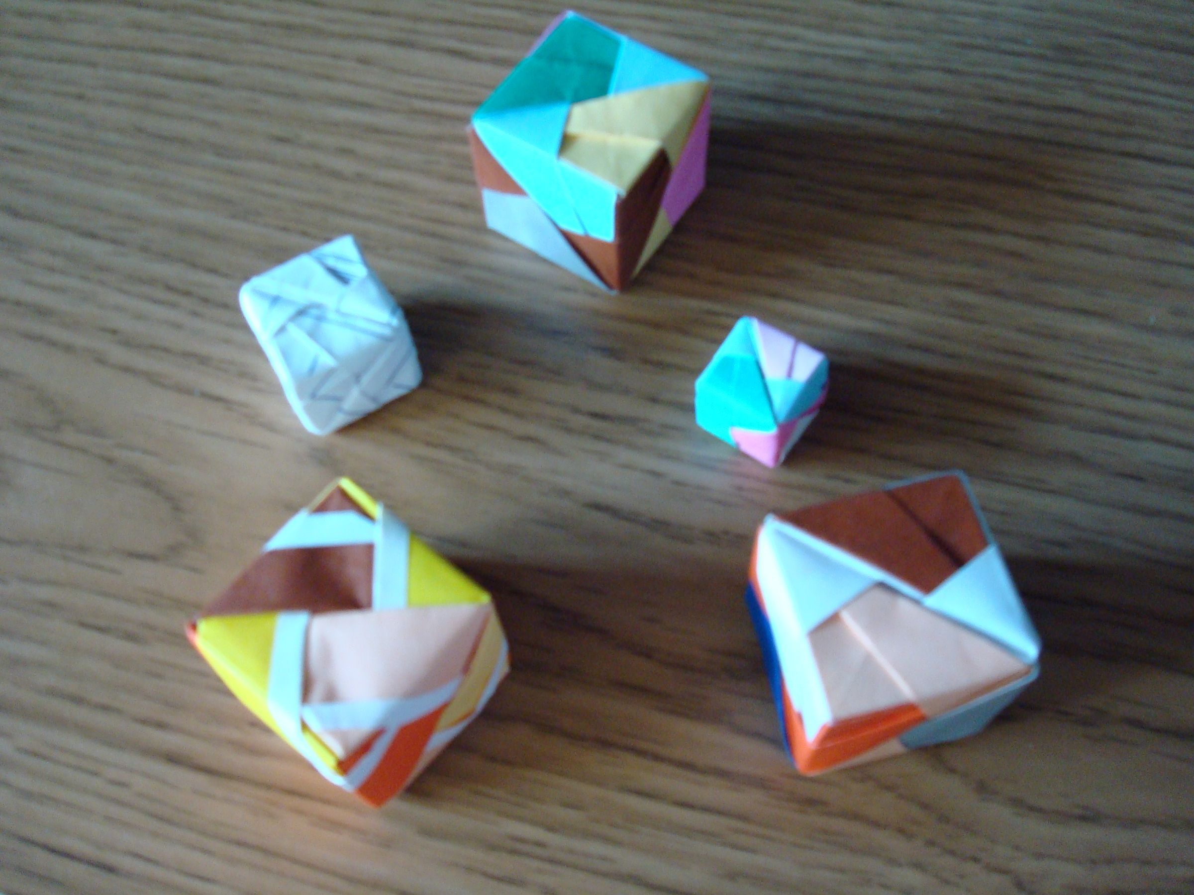 Modular Origami: Sonobe Polyhedra : 4 Steps (with Pictures) - Instructables