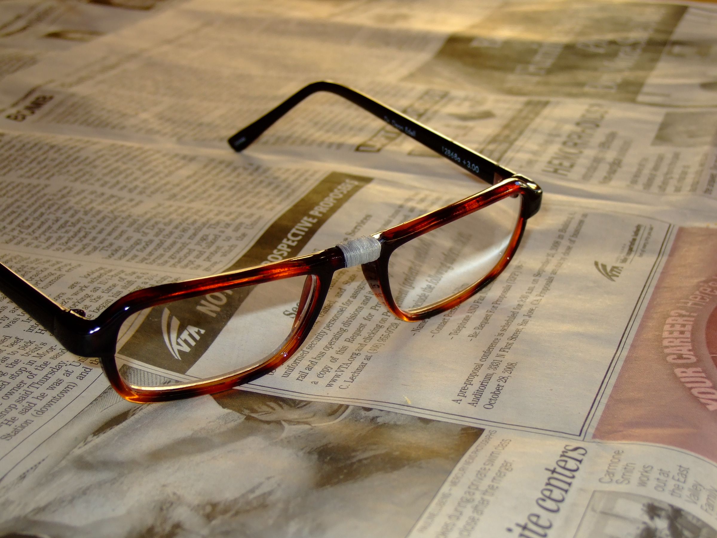 Repair Plastic Eyeglass Frame With Thread and Superglue : 12 Steps ...