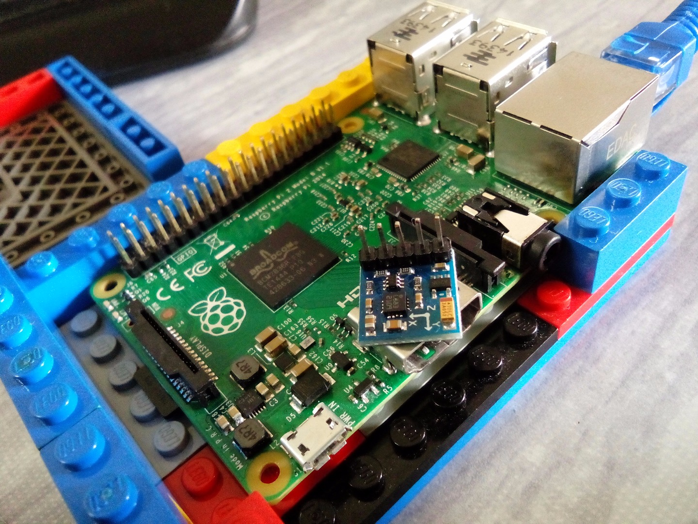 Interfacing Digital Compass (HMC5883L) With Raspberry Pi 2 Using ...