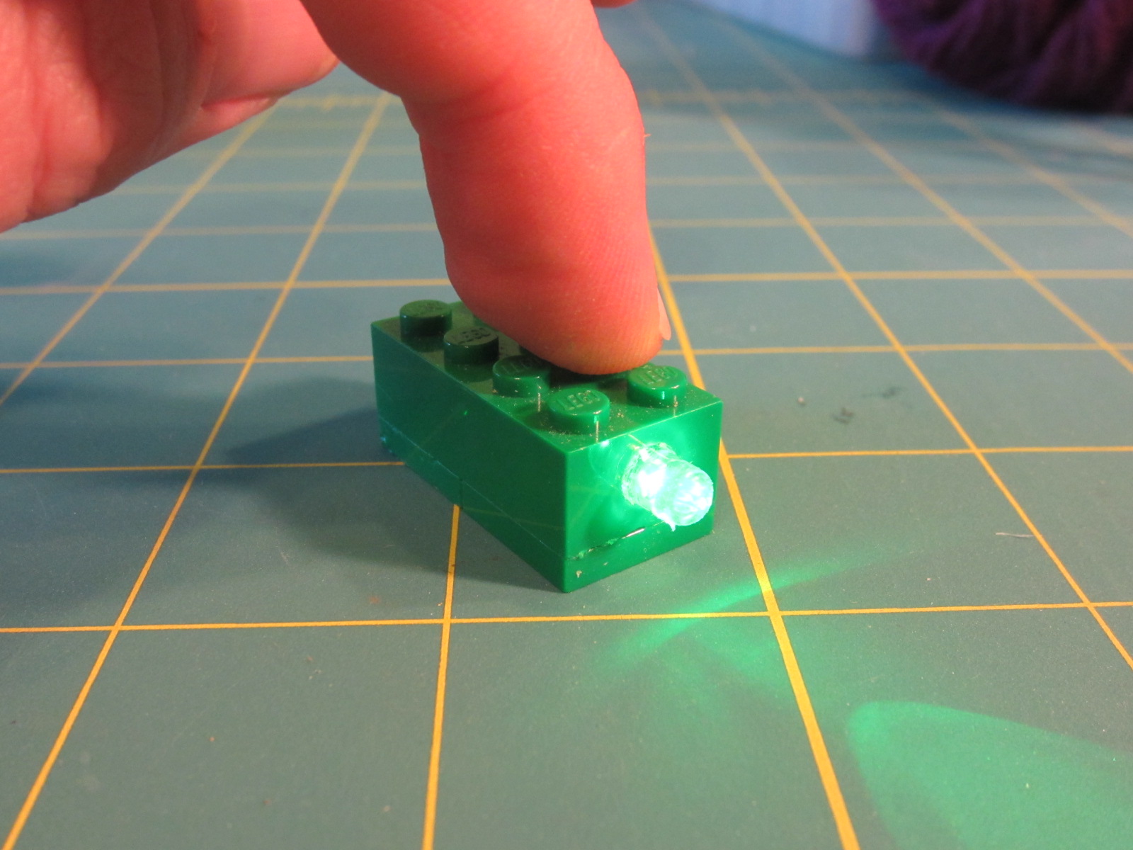 How to Build a LEGO Flashlight Block : 15 Steps (with Pictures ...