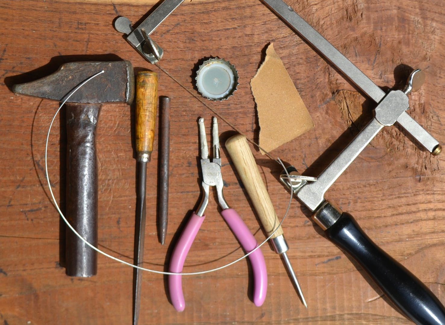 BEER CAP EARRINGS .:. : 9 Steps (with Pictures) - Instructables