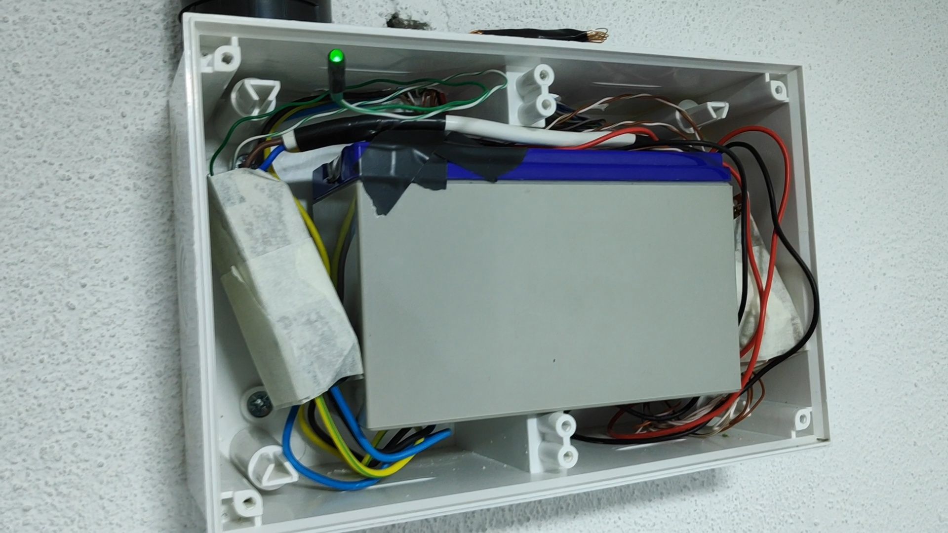 12v Battery Backup (UPS) : 4 Steps - Instructables