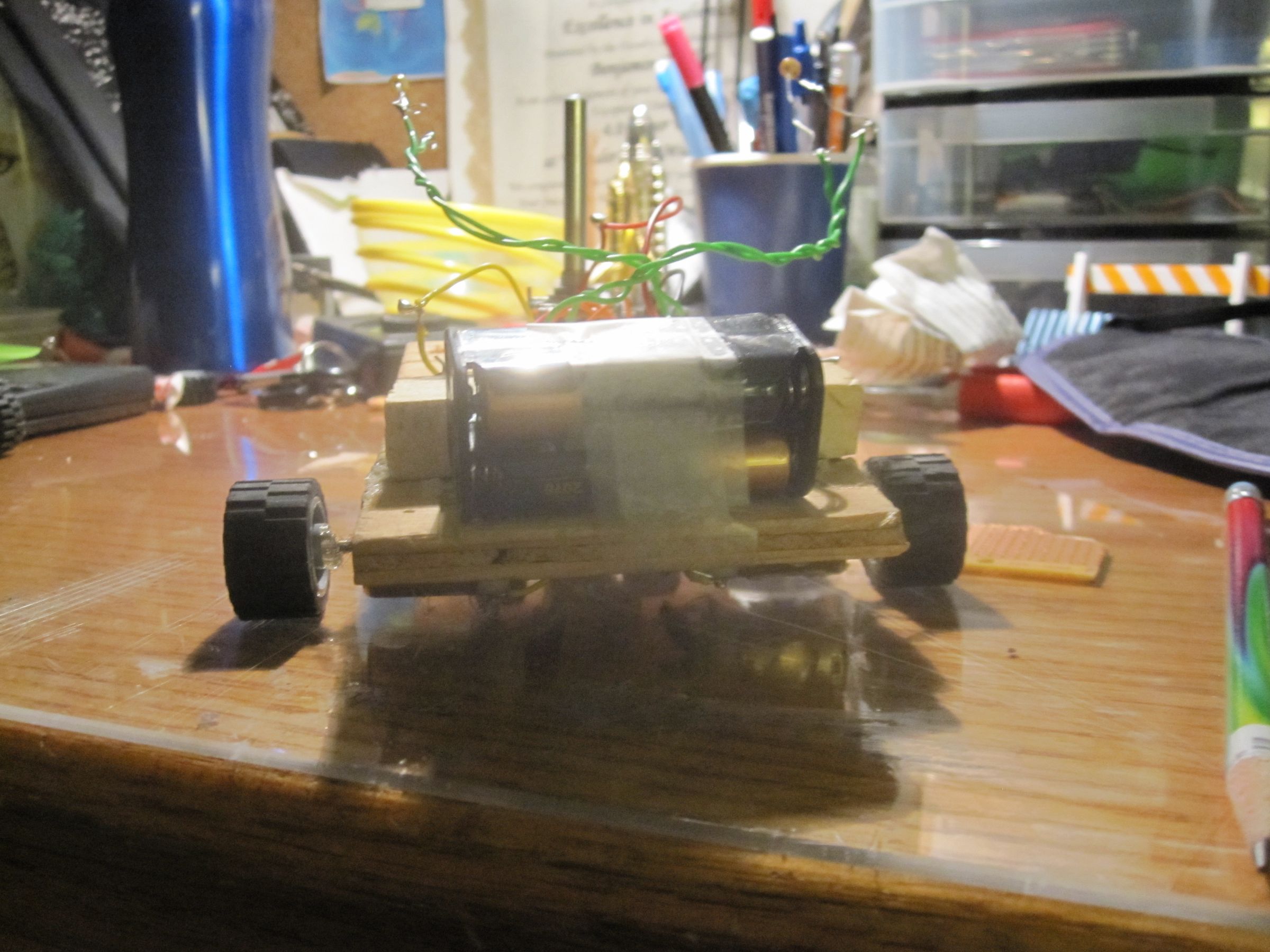 Simple Light Seeking Robot With 555 Timing IC : 10 Steps (with Pictures) - Instructables