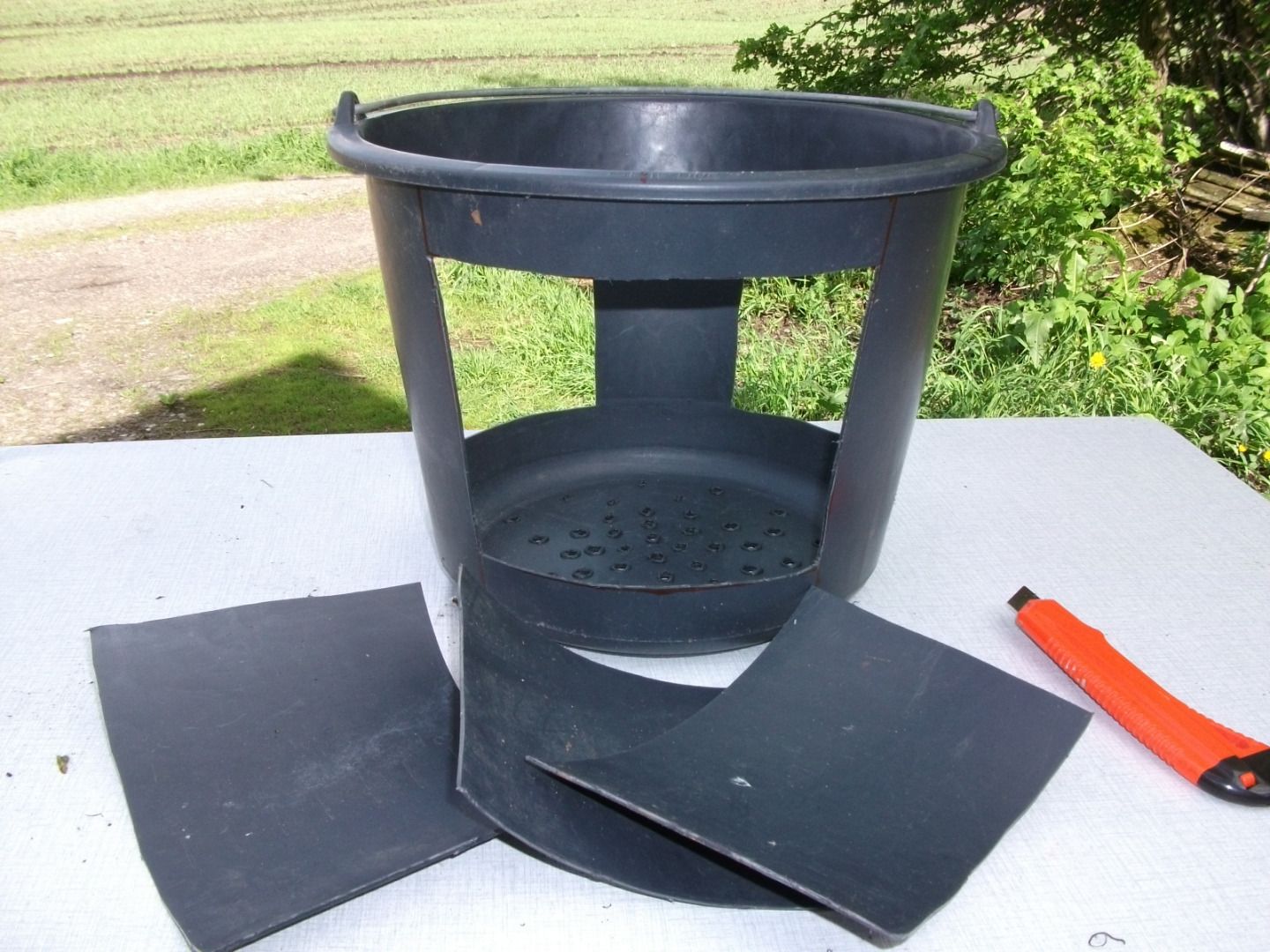 Growing Potatoes in Buckets : 4 Steps (with Pictures) - Instructables