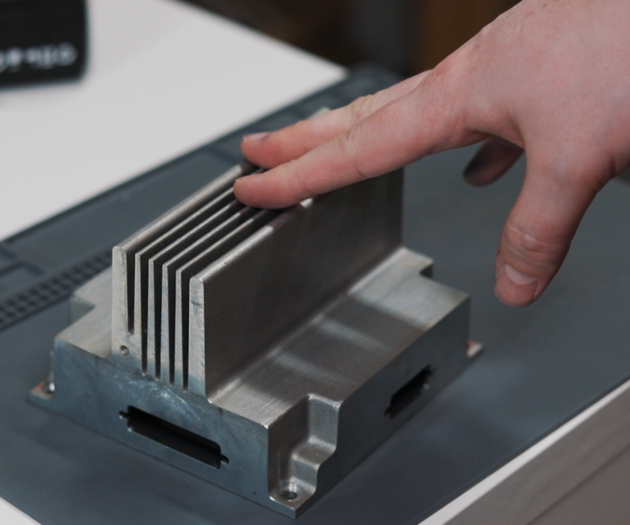 DIY FLOODLIGHT W/AC LEDs (+EFFICIENCY VS DC LEDs) : 21 Steps (with ...