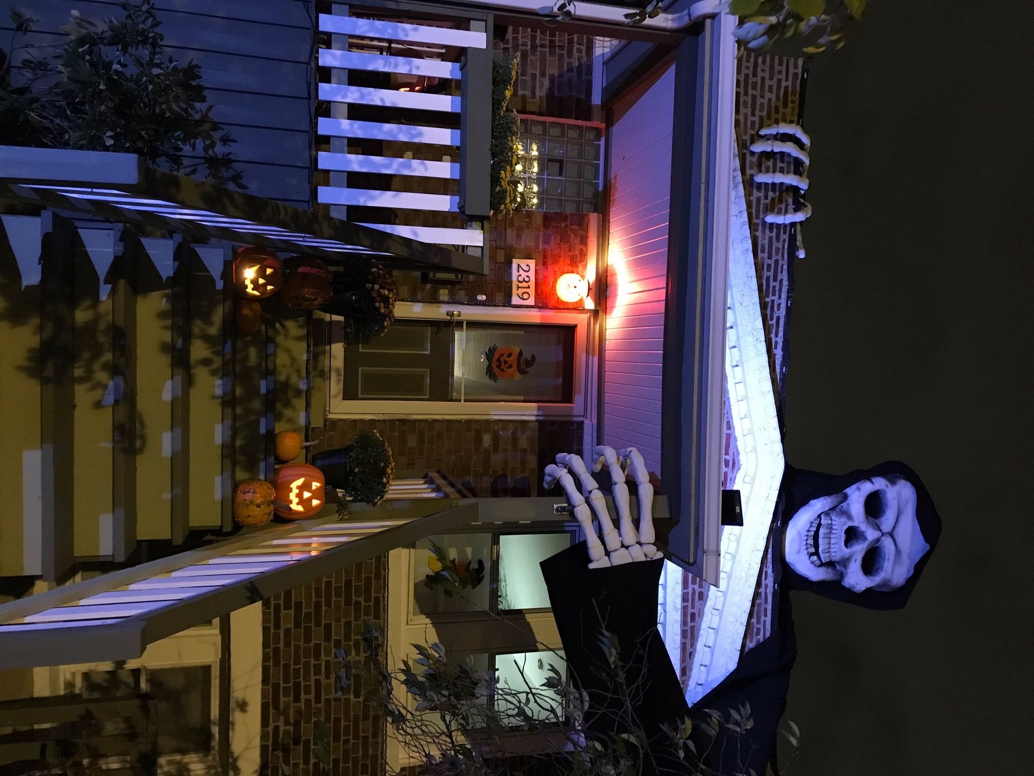 Giant Skeleton Halloween Decoration : 10 Steps (with Pictures ...