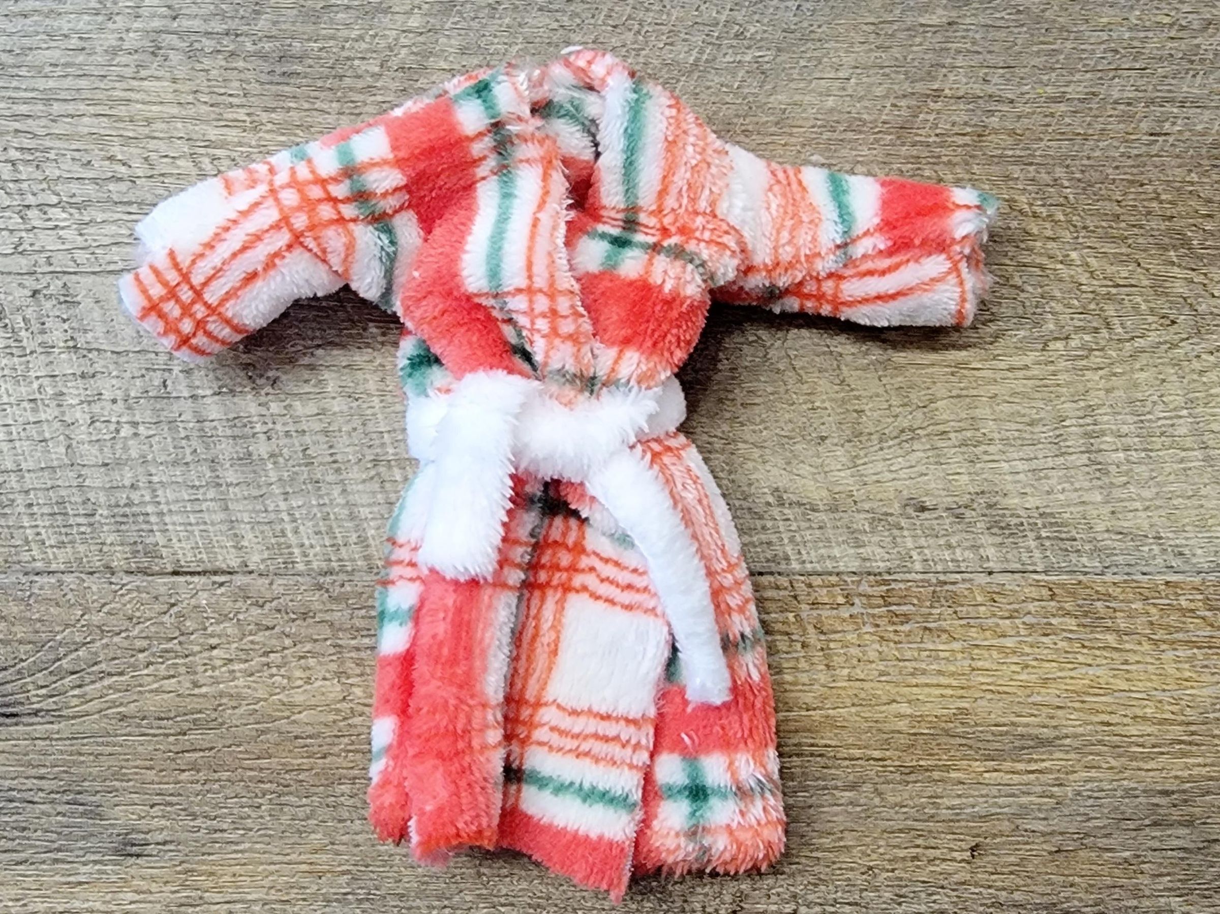 Quick-Sew Snuggly Doll/Elf Robe : 5 Steps (with Pictures) - Instructables
