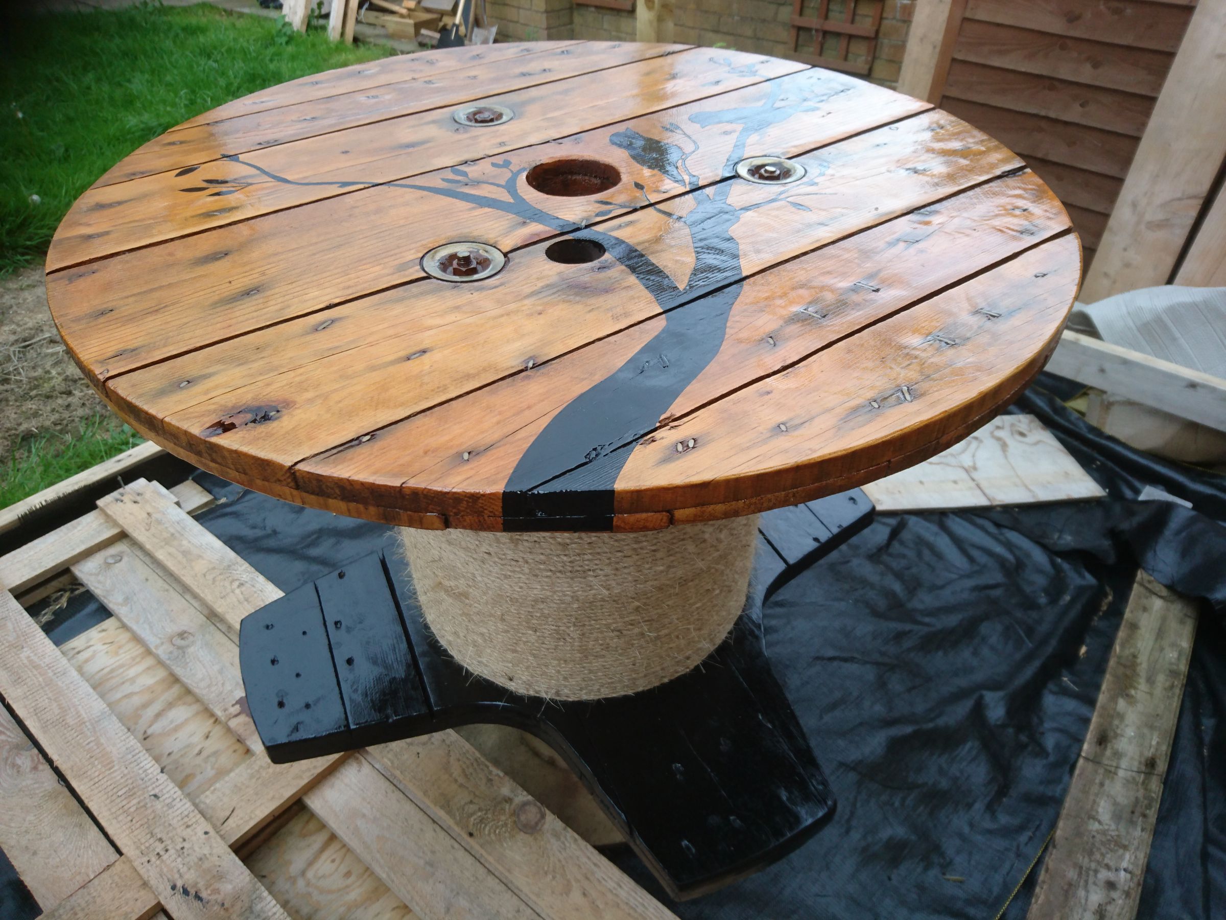 Cable Reel/Drum Table With Custom Design : 9 Steps (with Pictures ...