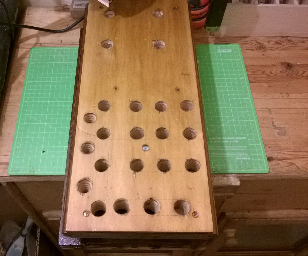 VERSATILE MINI WORKBENCH : 13 Steps - Instructables