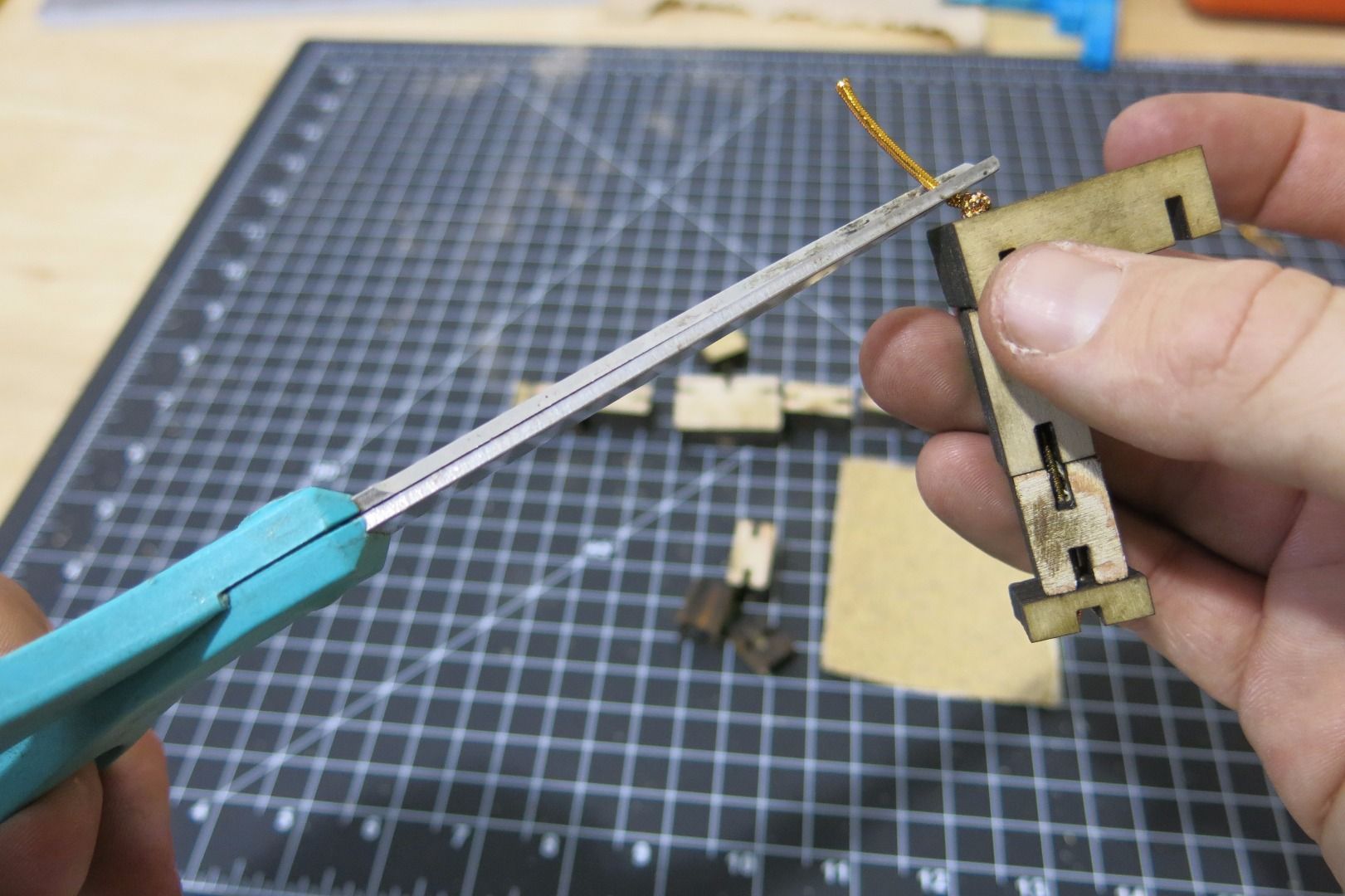 Elasti-Bot: the Posable Wooden Robot : 4 Steps - Instructables