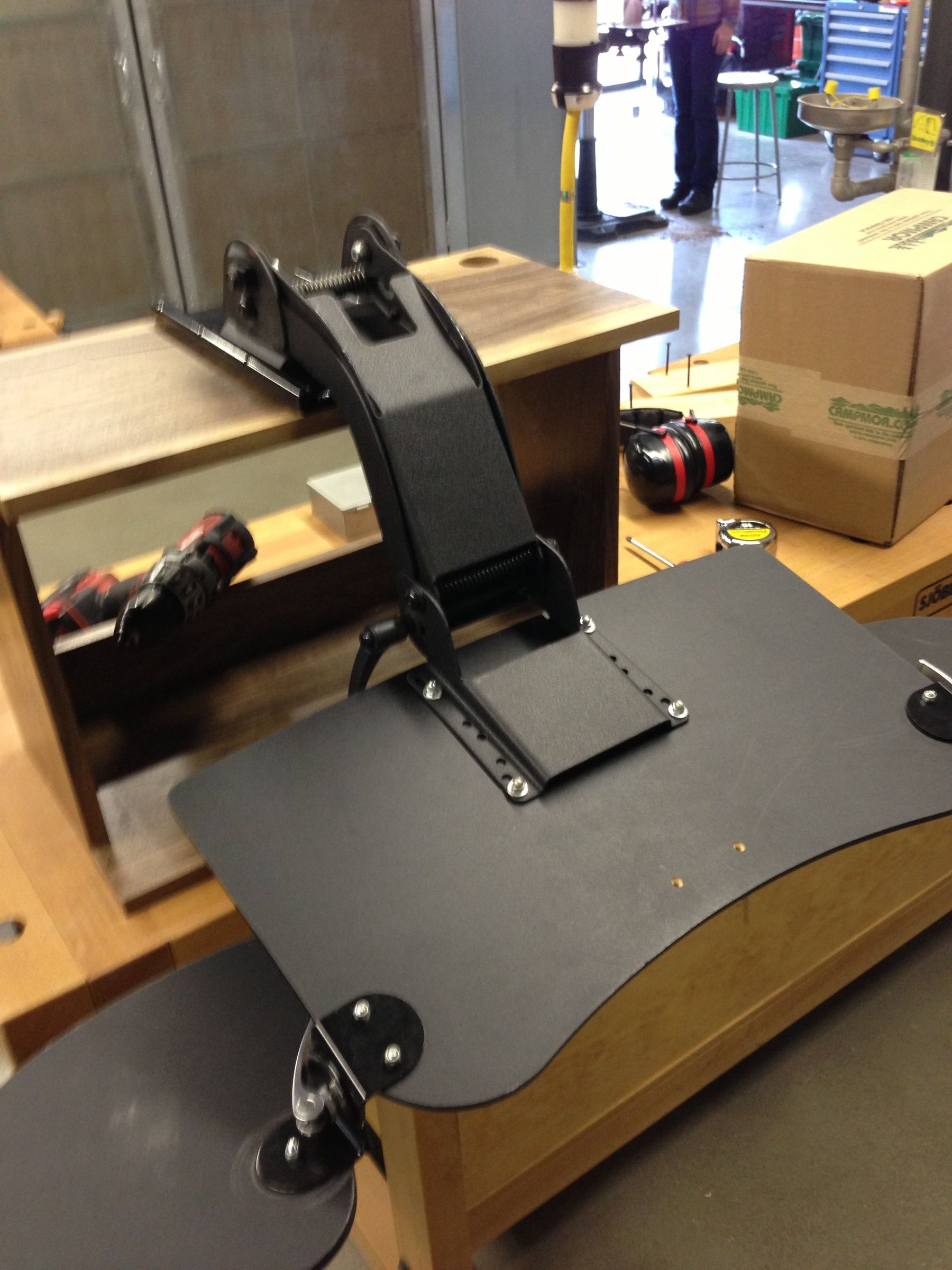 Wall-Mounted Standing Desk : 11 Steps (with Pictures) - Instructables