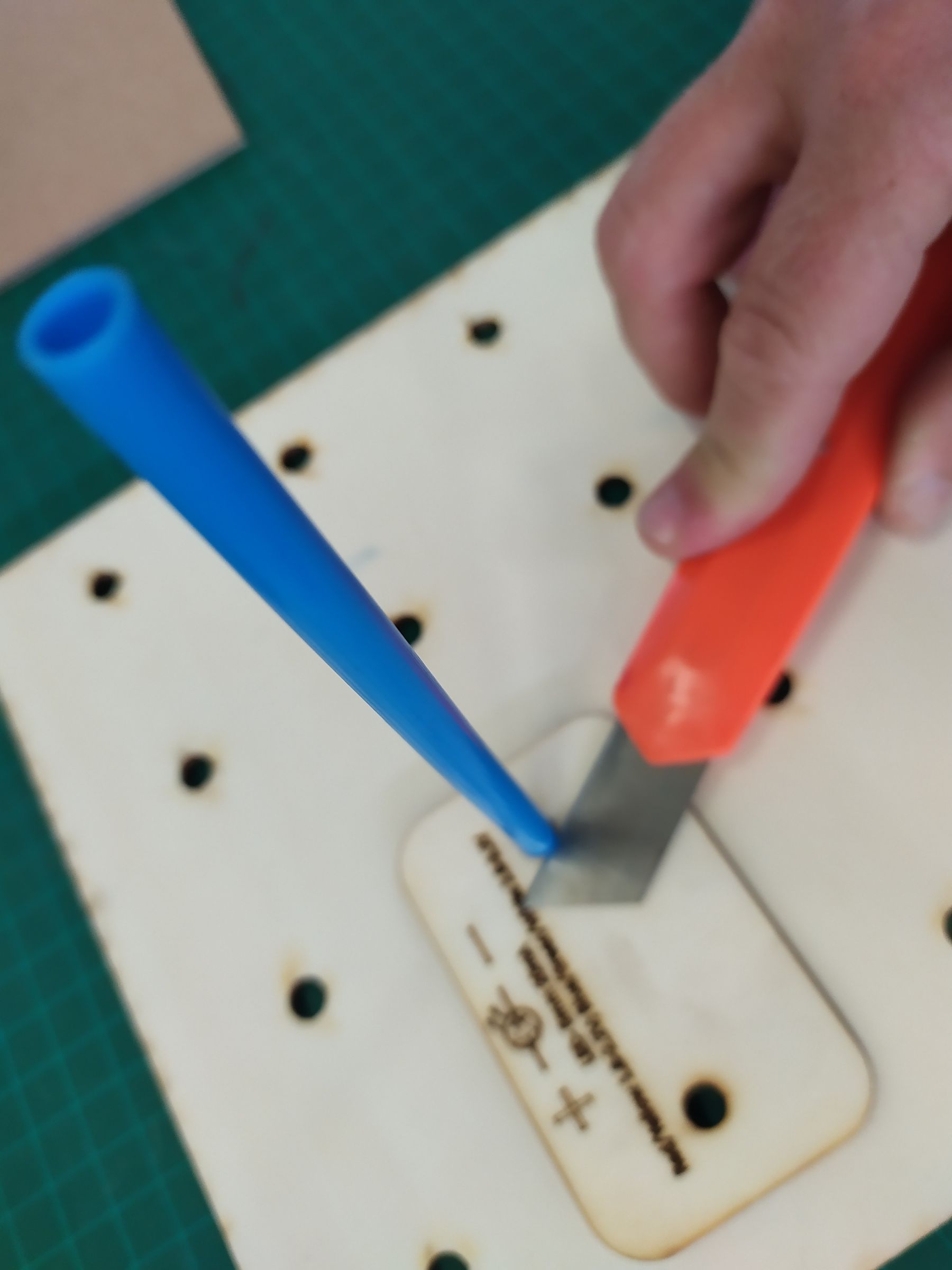 Electronic Tiles - a Physical Environment for Classroom Electronic ...