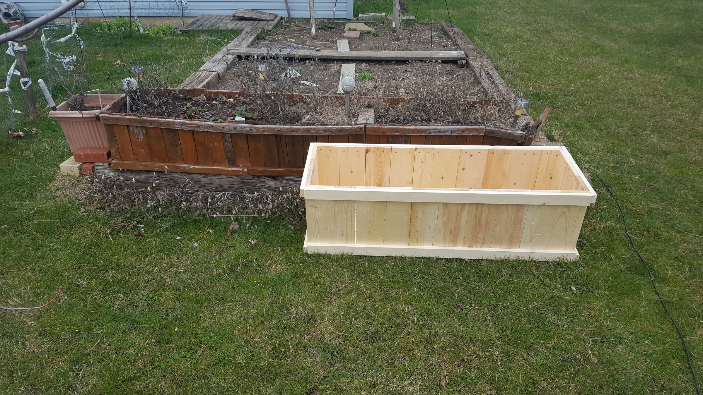 DIY Cedar Planter Box : 5 Steps (with Pictures) - Instructables
