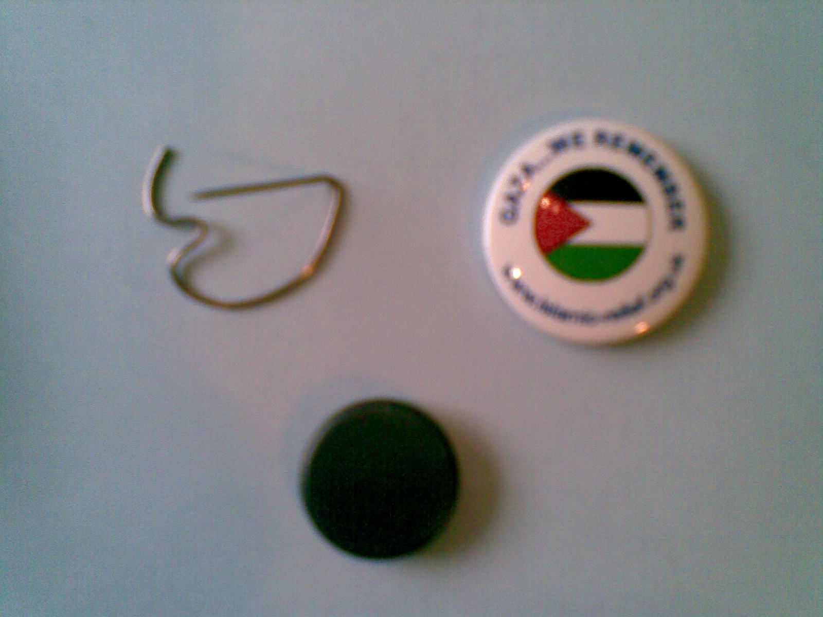 Fix Pin Badges - With Magnets : 3 Steps - Instructables