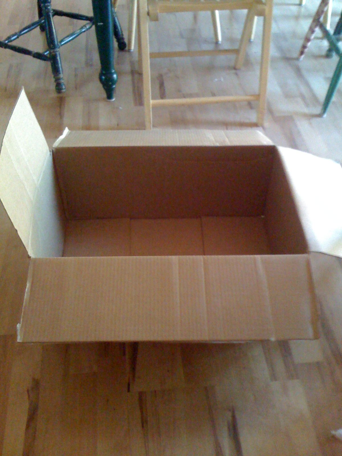 The Box Chair (Hobo Chair) : 4 Steps - Instructables