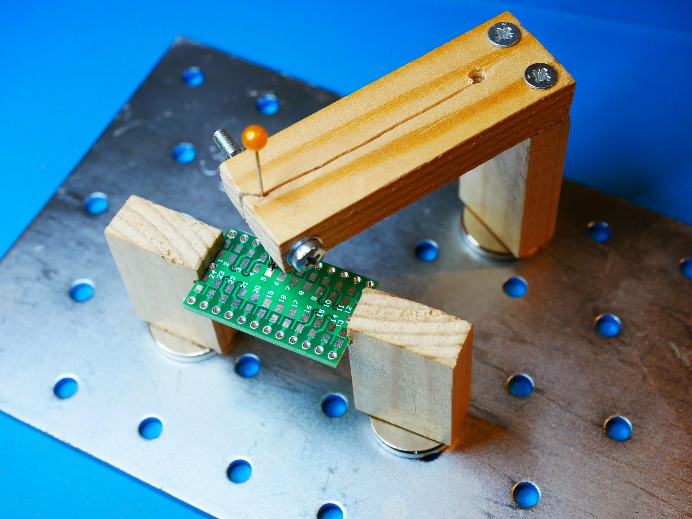 SMD and PCB Holder : 8 Steps - Instructables