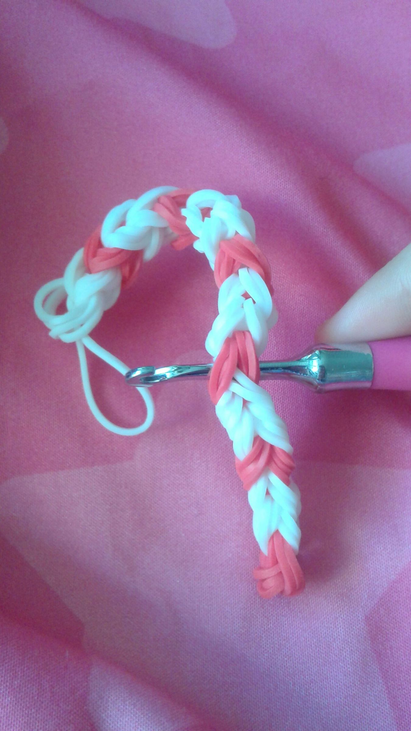 Rainbow Loom Candy Cane Charm ♡ : 5 Steps - Instructables