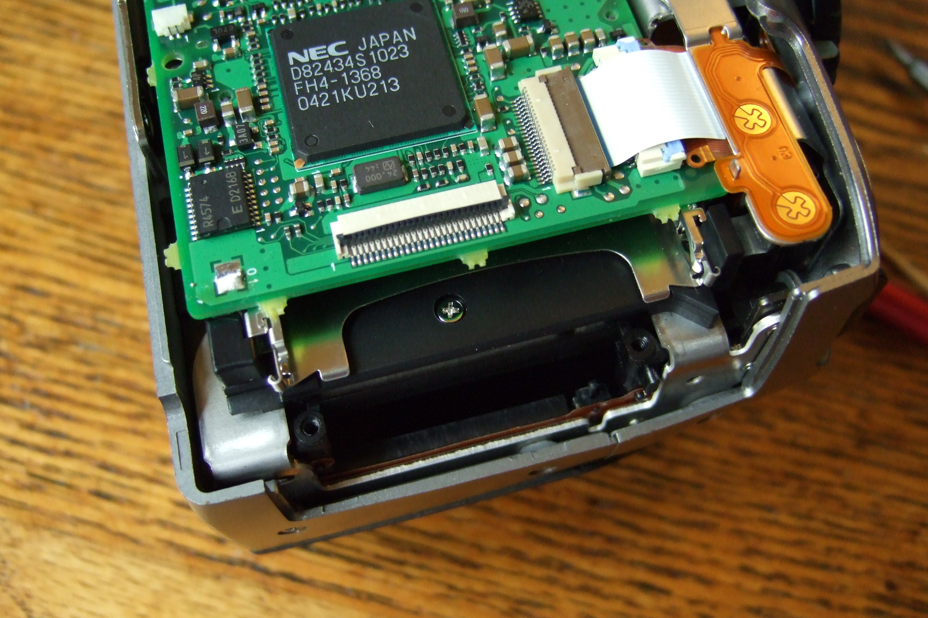 Hack Canon EOS 300D to Confirm Focus With All Lenses, Permanently. : 5 ...