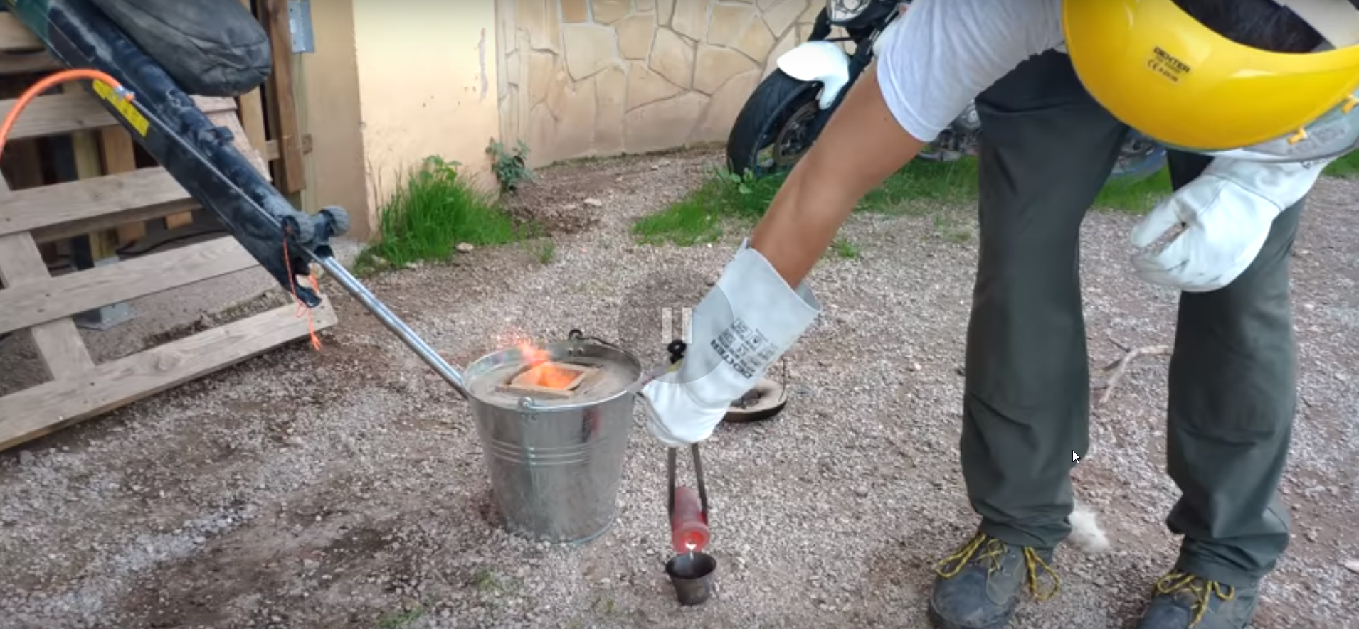 How to Make the Simplest Metal Foundry : 17 Steps (with Pictures ...