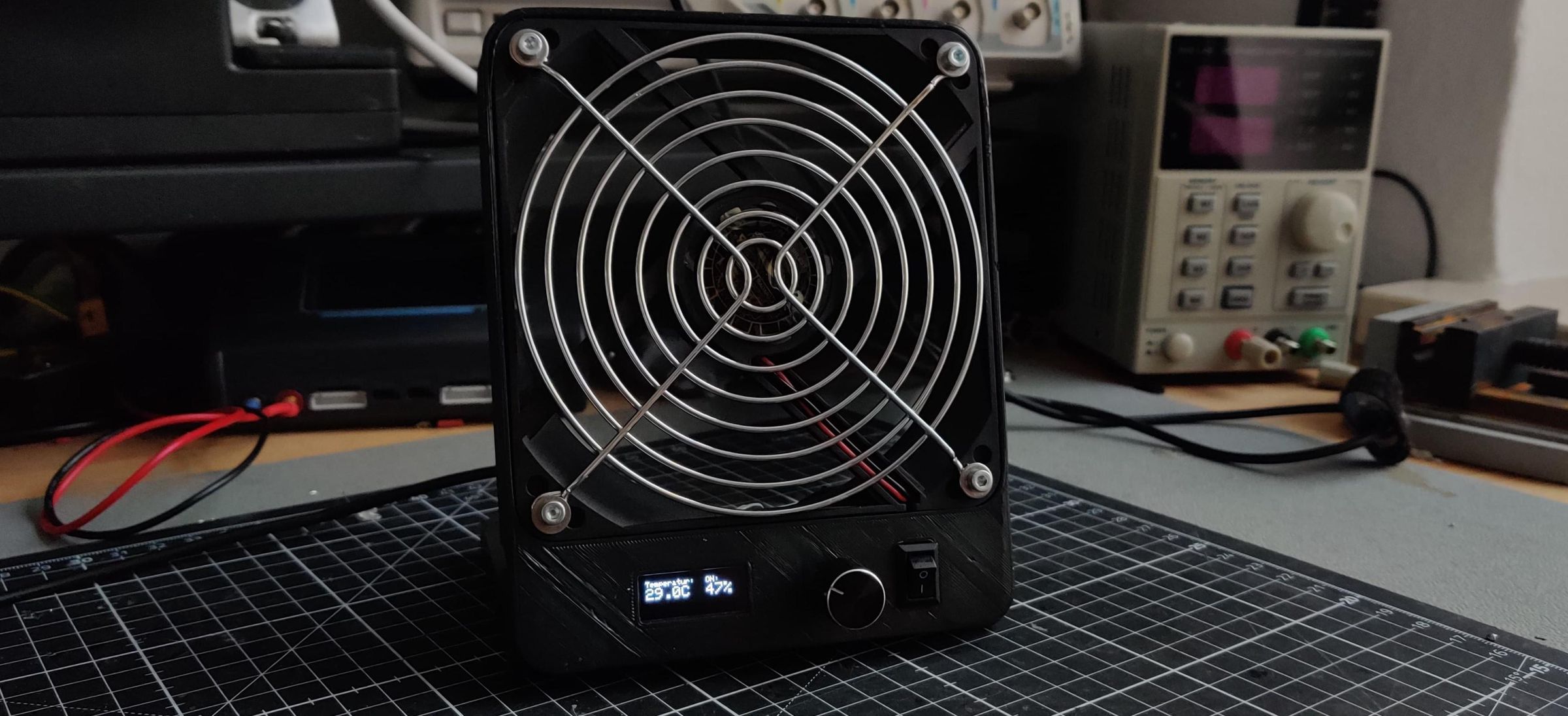 Desktop Fan - USB-Wind Blower With Unnecessary But Awesome Features : 6 ...