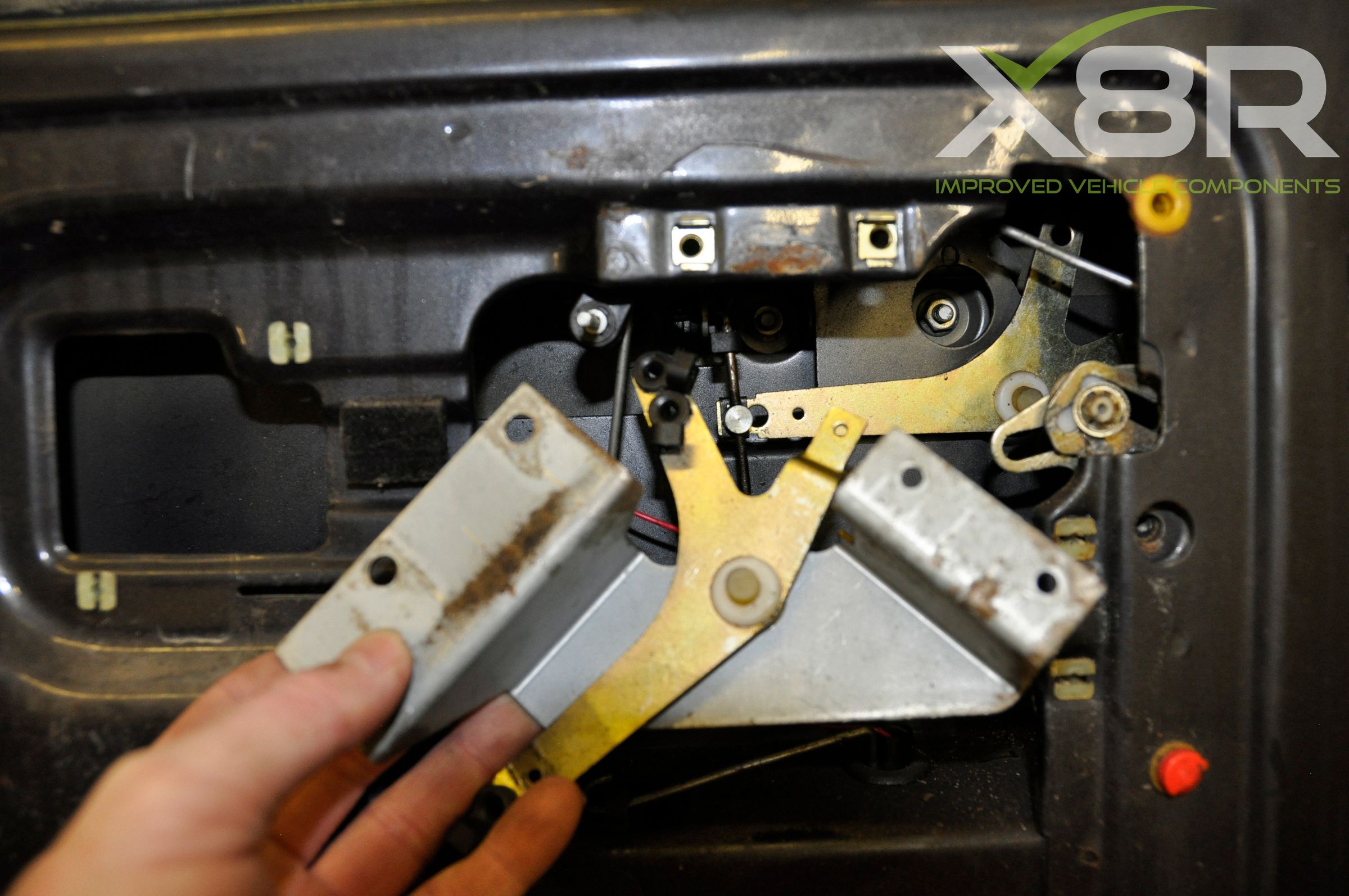 Fitting Our Replacement Door Lock Springs Land Rover Discovery 1 Range ...