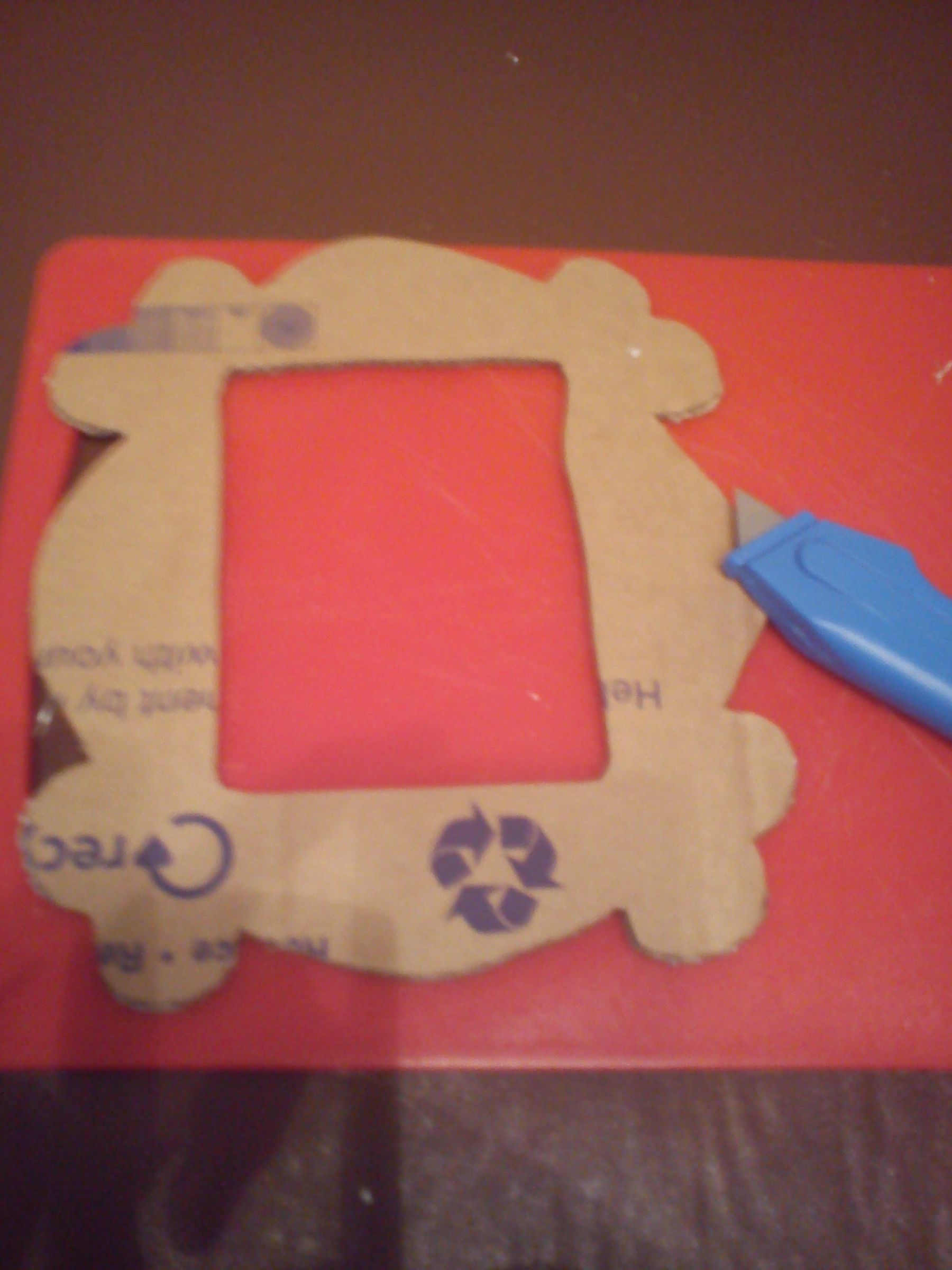Monicas Peephole Frame - F.R.I.E.N.D.S : 4 Steps - Instructables