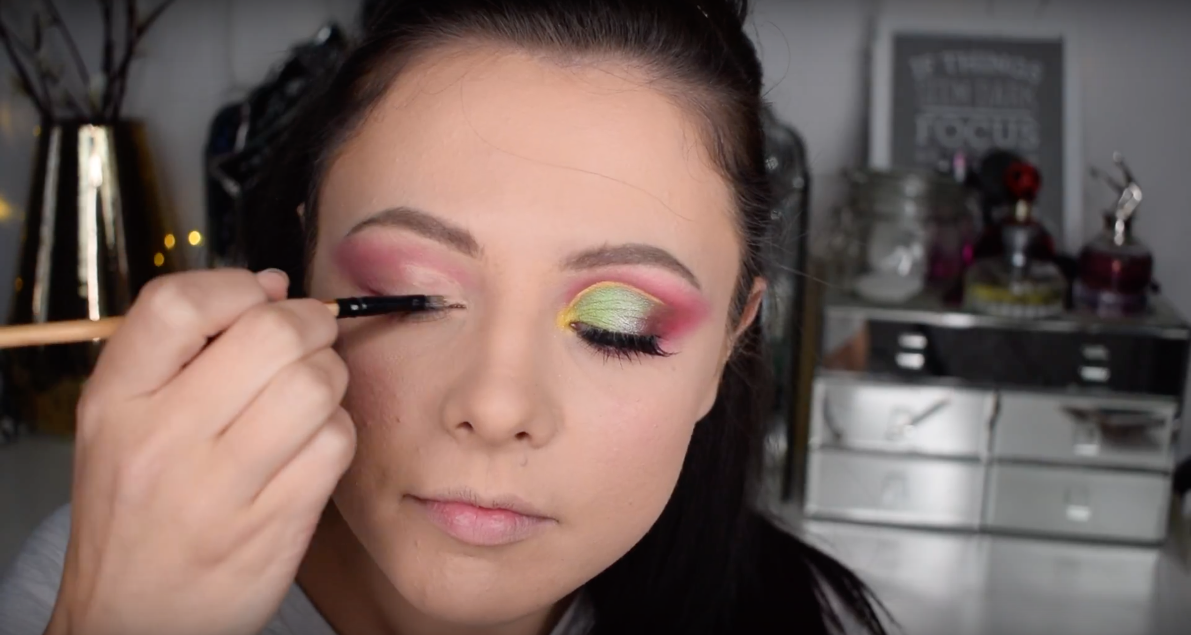 Dramatic Colourful Cut Crease : 9 Steps - Instructables