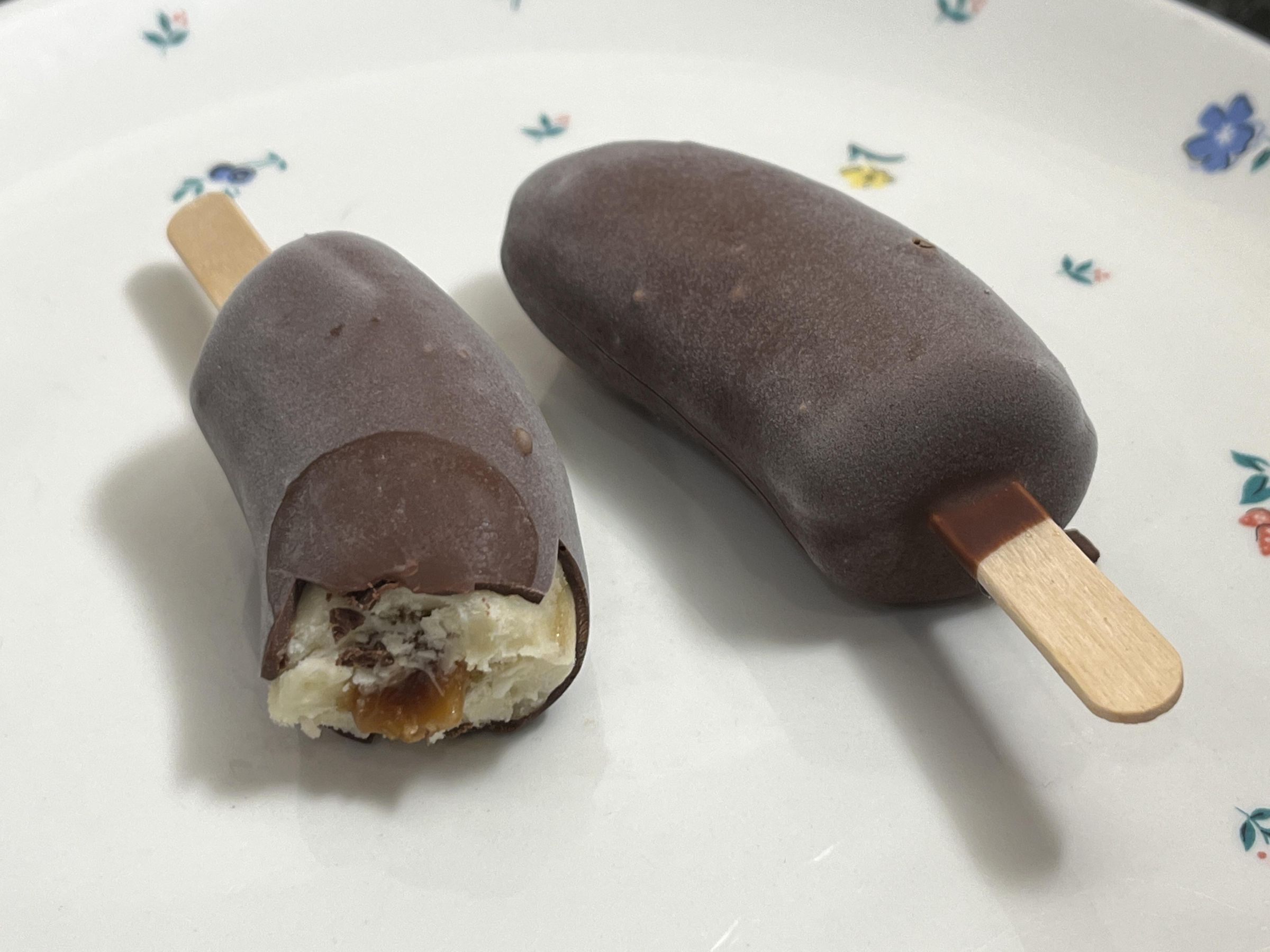 Easy Salted Caramel & Peanut Butter, Chocolate Dipped Banana Popsicles ...