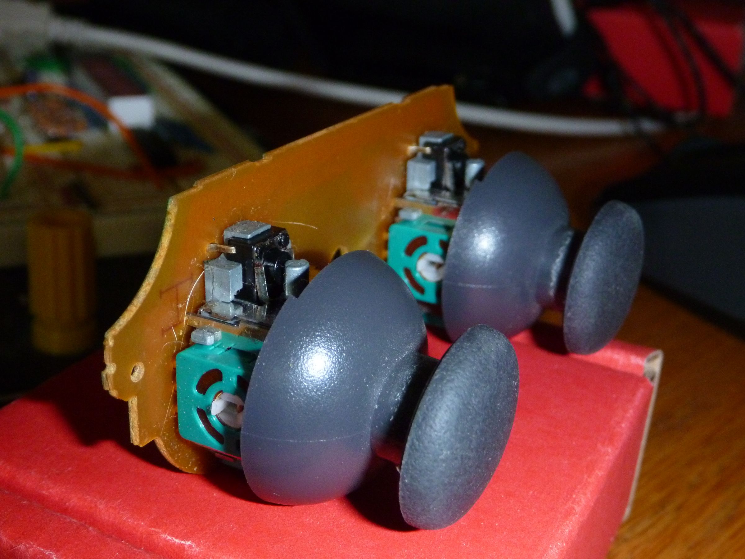 PS1 Controller Joysticks With Arduino : 5 Steps (with Pictures) - Instructables