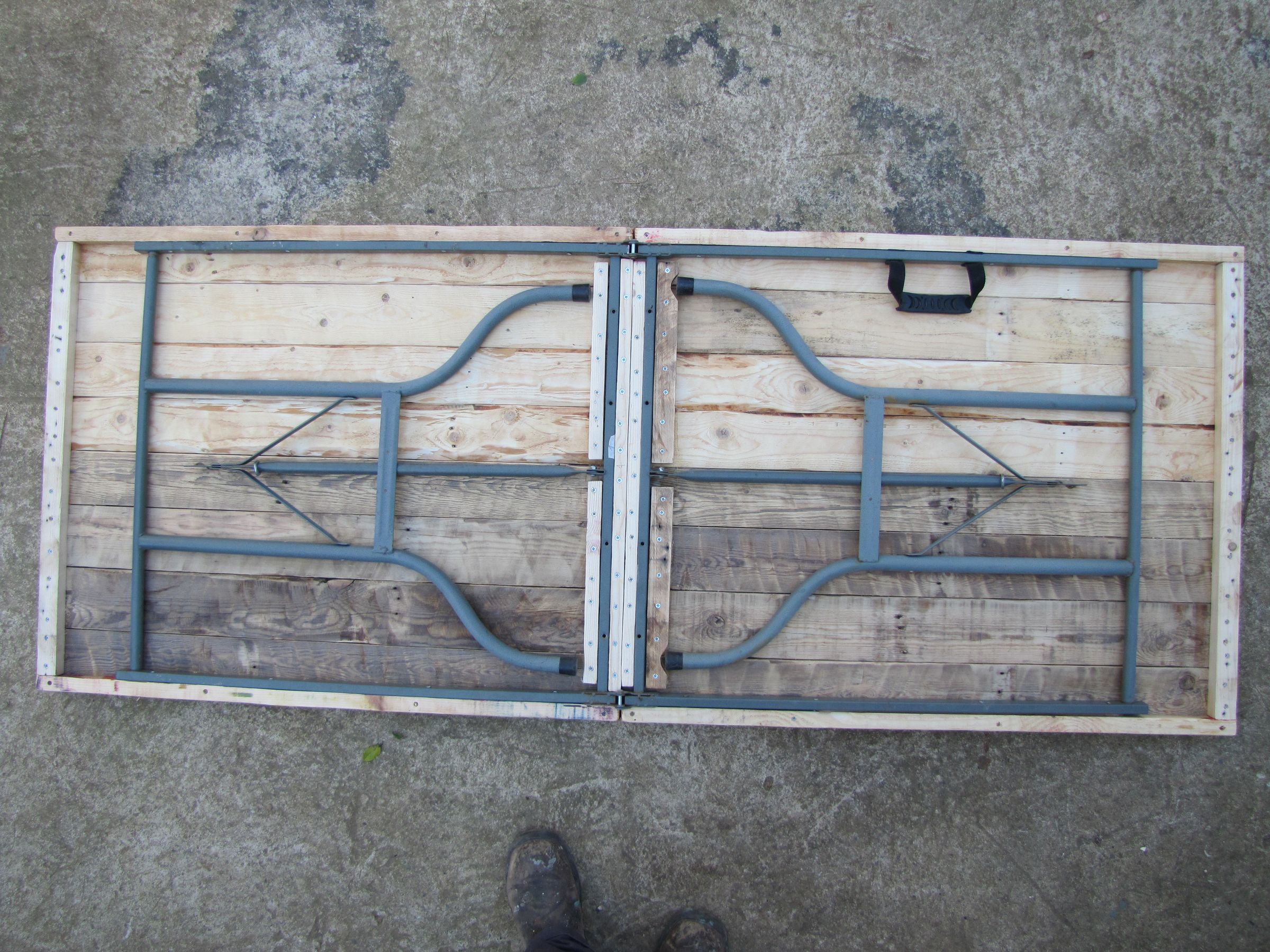 Pallet Folding Table : 9 Steps (with Pictures) - Instructables