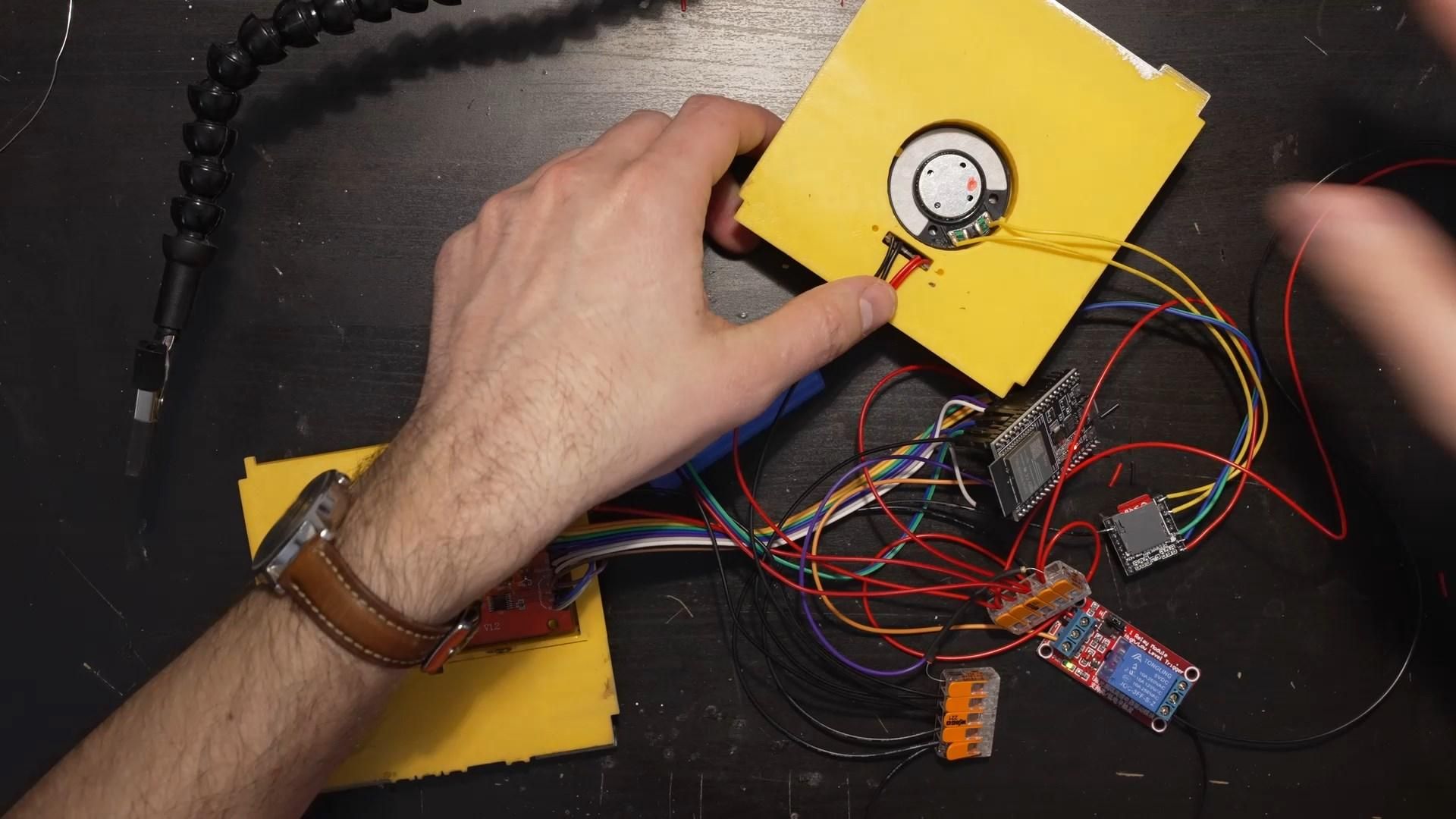 WALL-E Clock & Lamp : 24 Steps (with Pictures) - Instructables